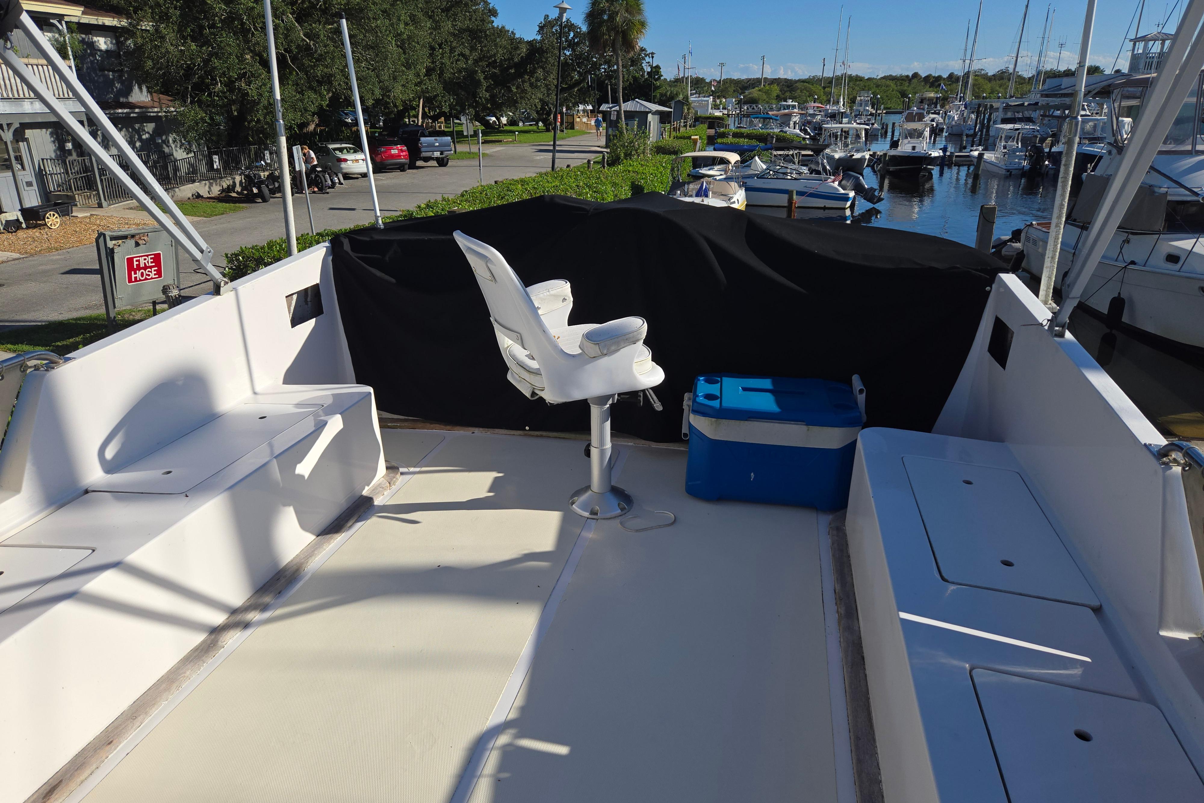 1983 Custom Present 38 Double Cabin Trawler Akterkabin til salgs ...