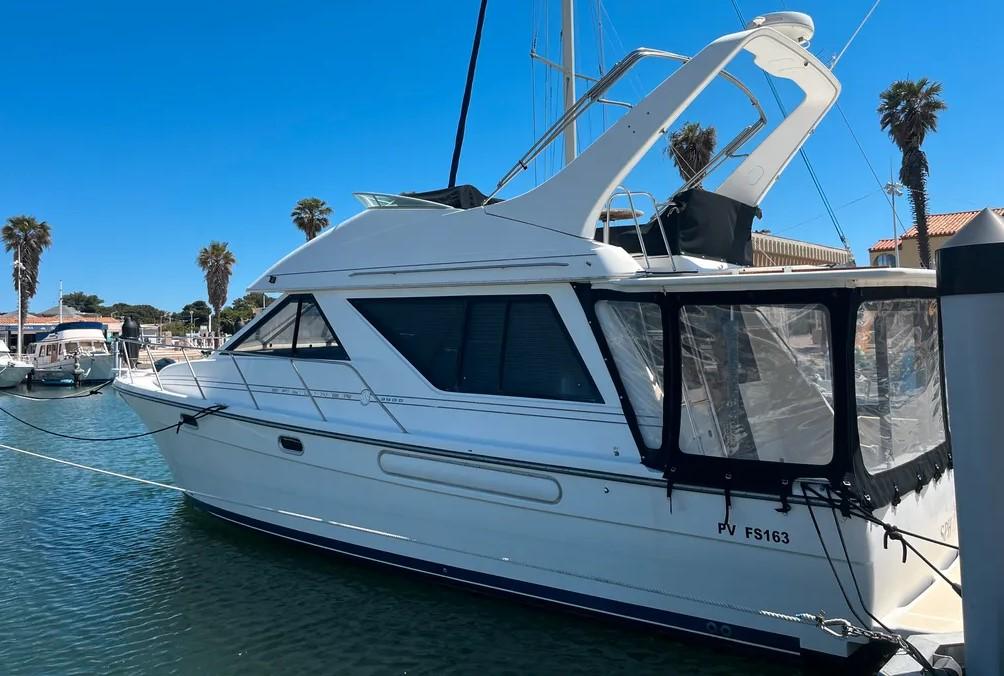 Used 2001 Bayliner 3988 Command Bridge Motoryacht - 11 - Aude | Youboat