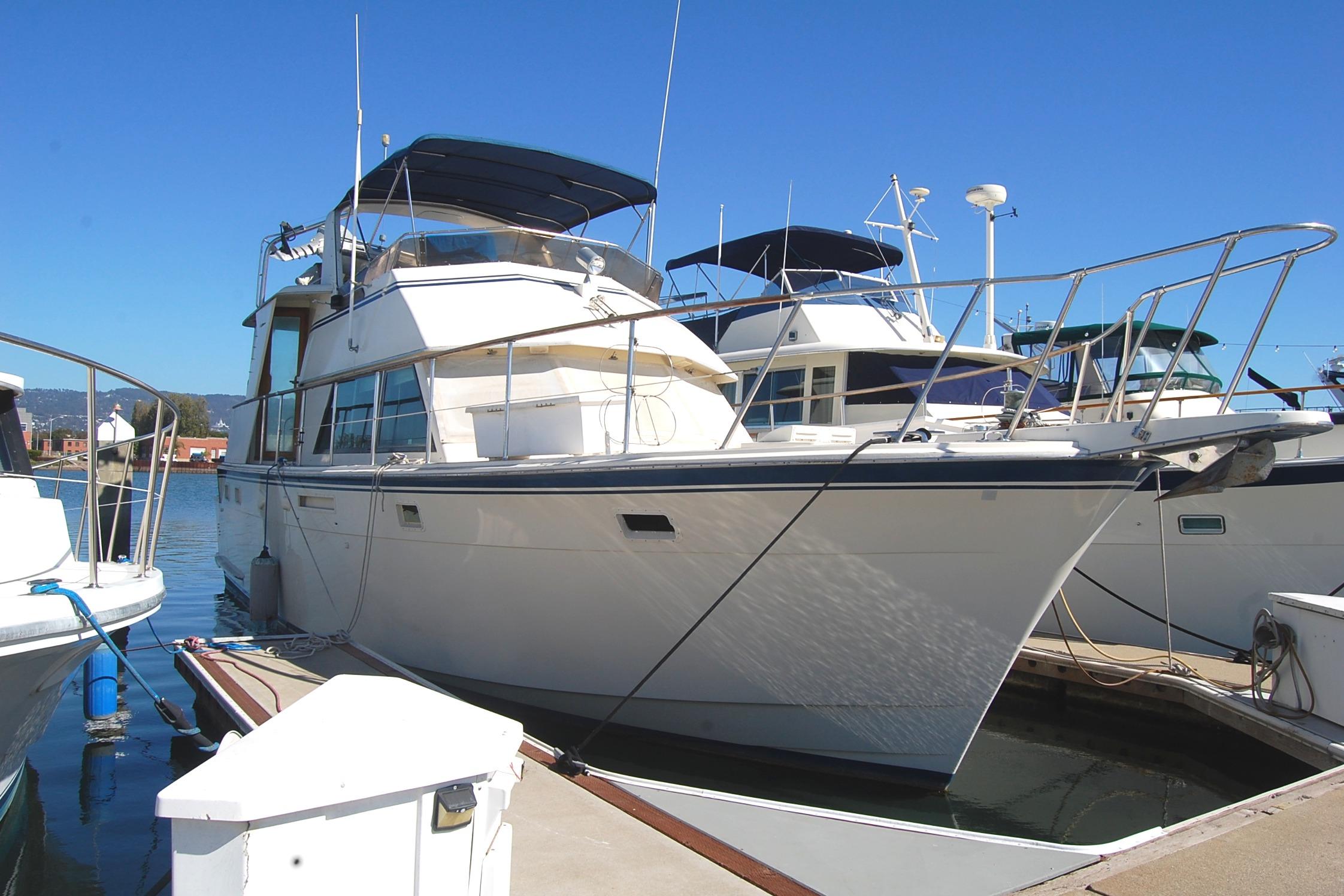 1981 Hatteras 48 Cockpit MY Moottorijahdit myytävät - YachtWorld