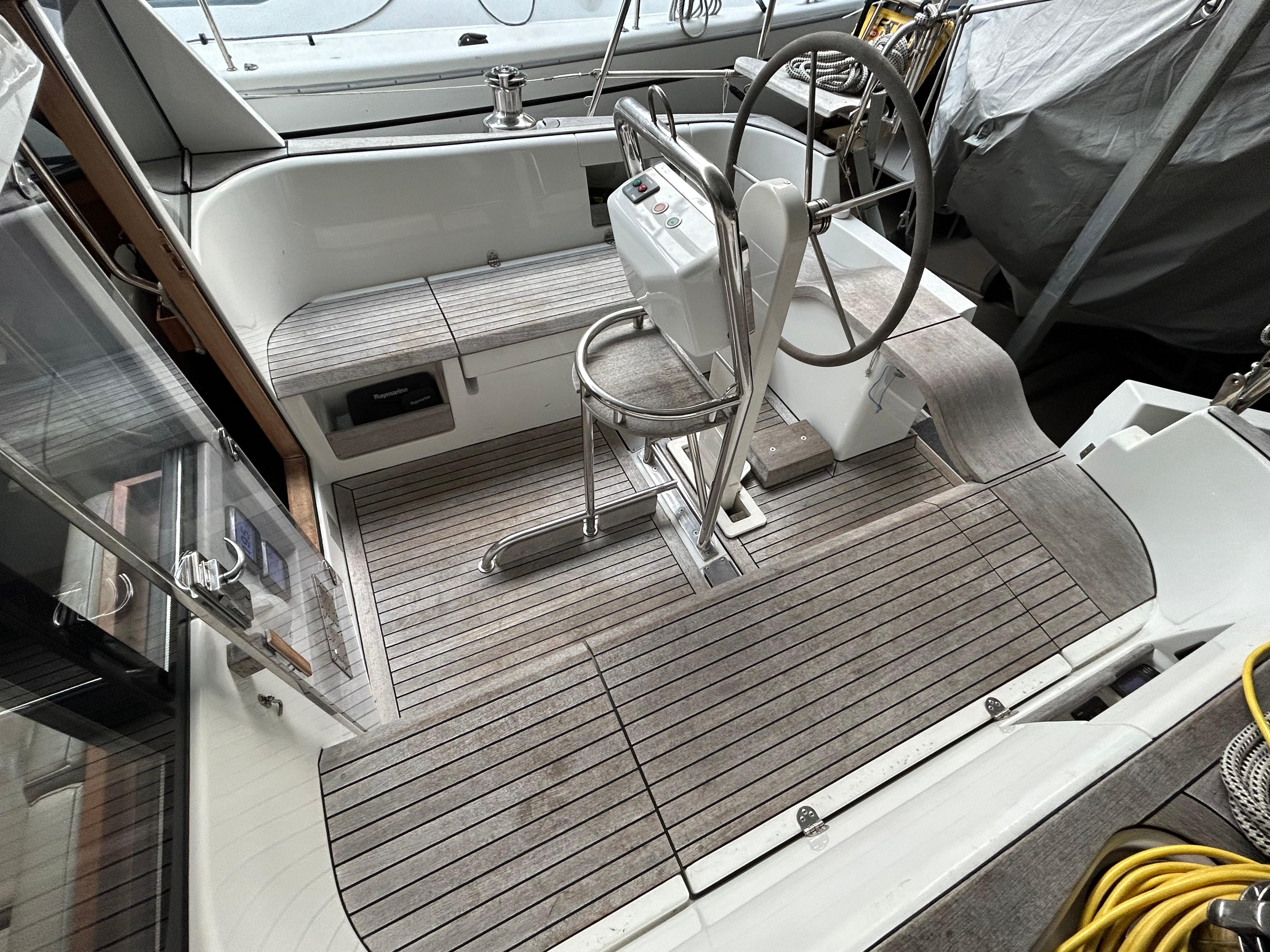 2014 Sirius 35 DS swing keel Cruiser for sale - YachtWorld