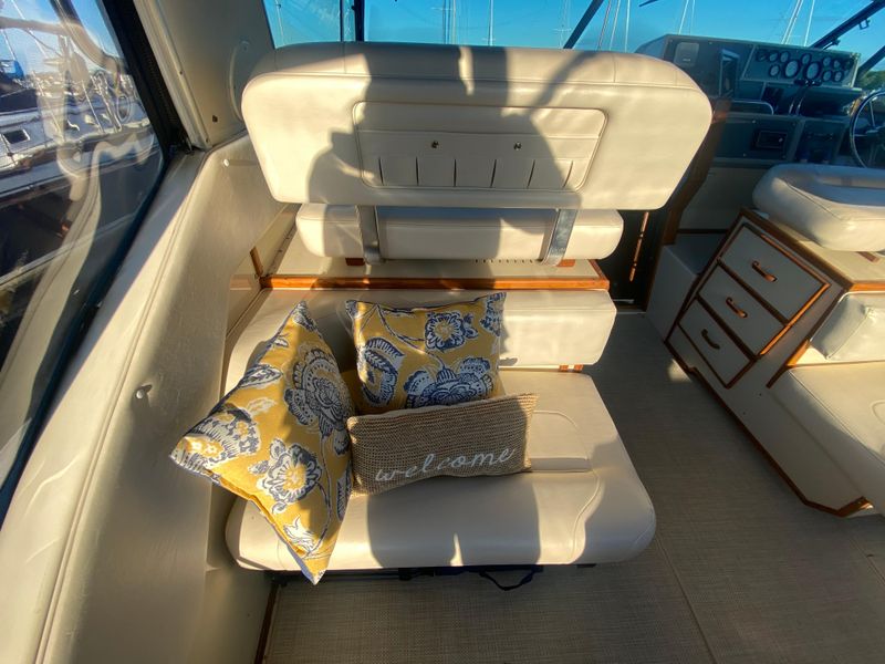 1986 Sea Ray 390 Express Cruiser - Weber Yachts