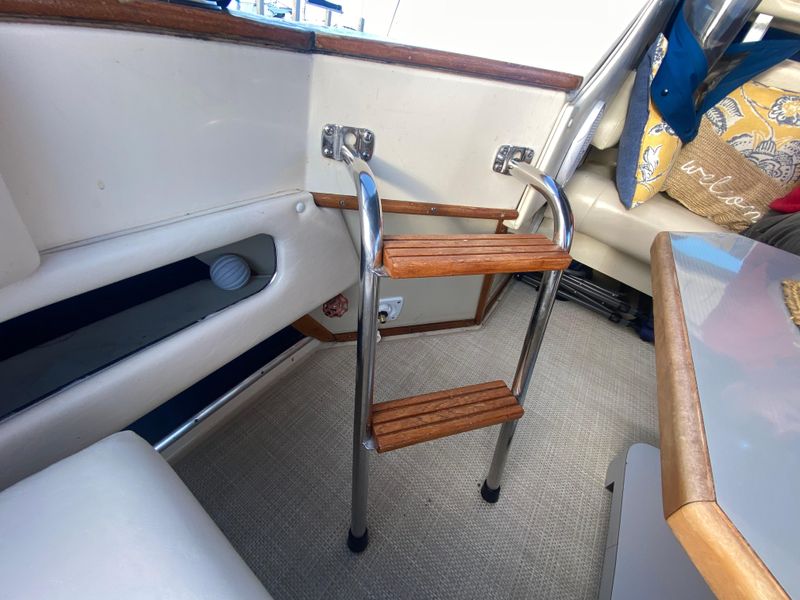 1986 Sea Ray 390 Express Cruiser - Weber Yachts