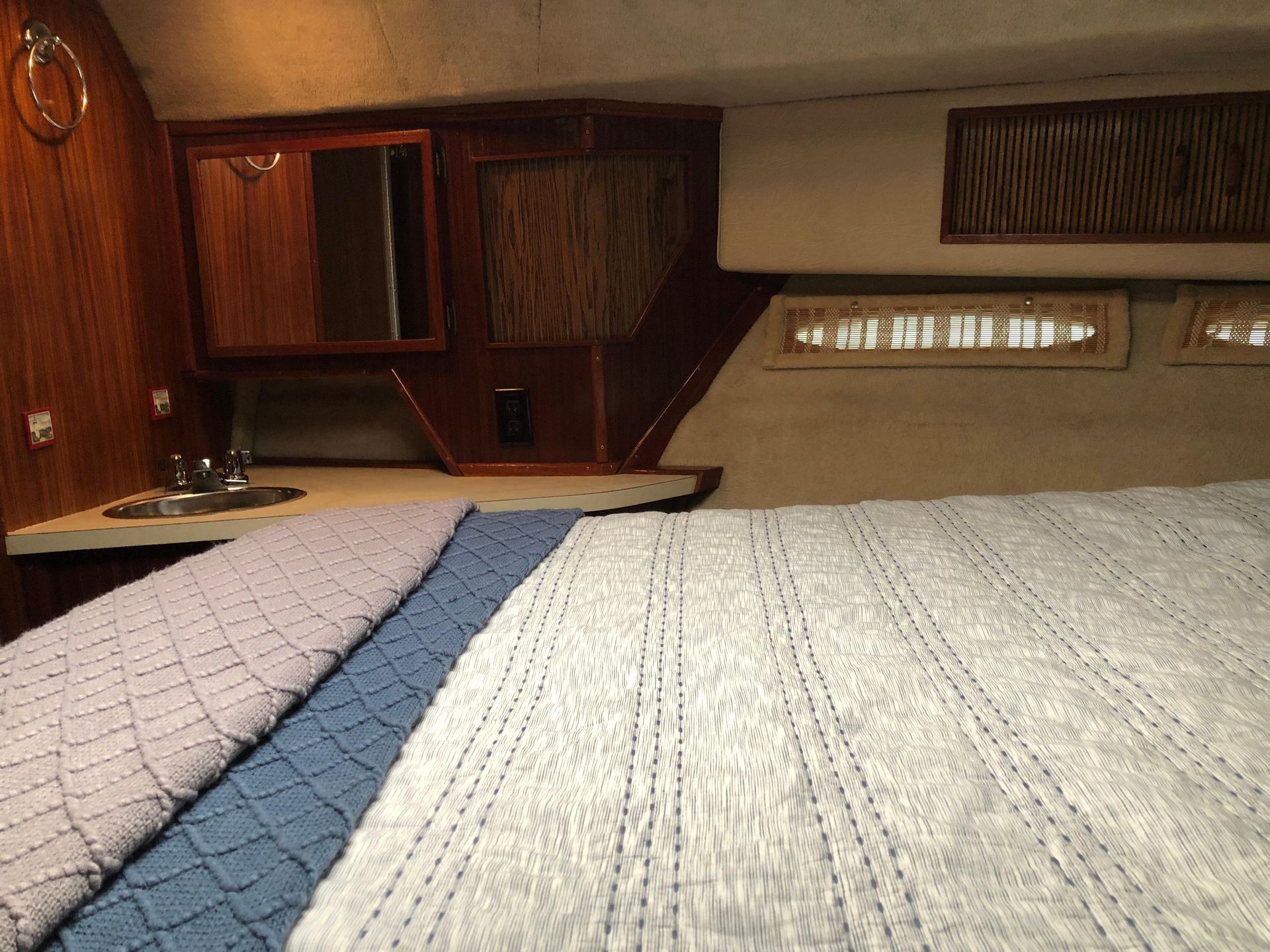 1986 Sea Ray 390 Express Cruiser - Weber Yachts