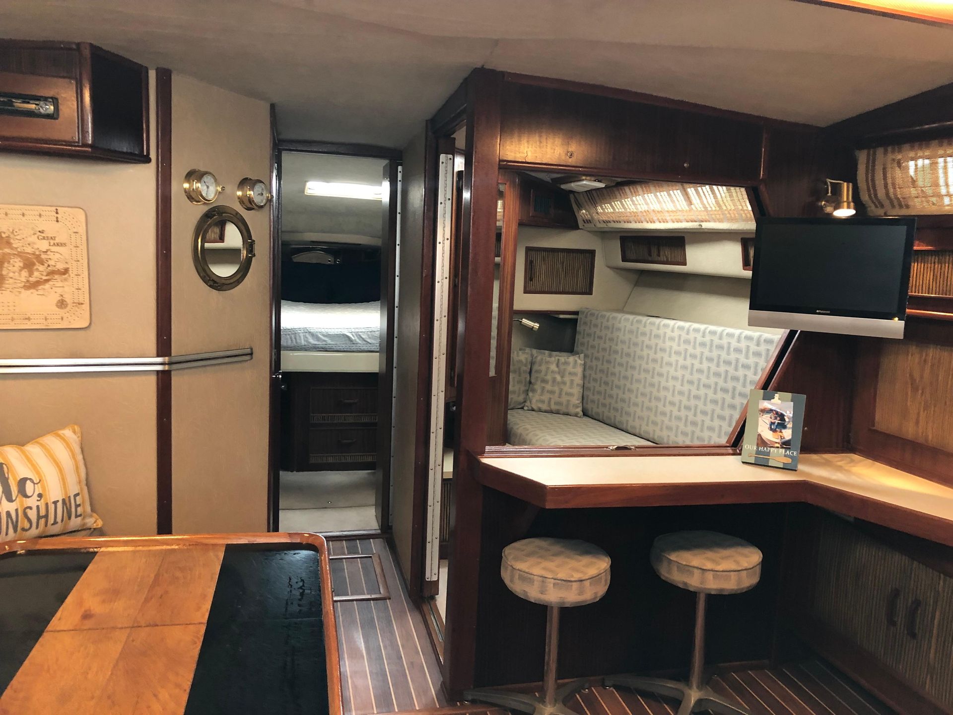 1986 Sea Ray 390 Express Cruiser - Weber Yachts