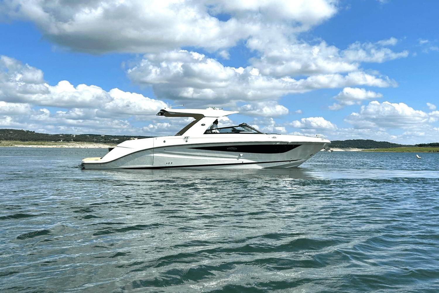 2019 Sea Ray 400 SLX Sports Cruiser for sale - YachtWorld