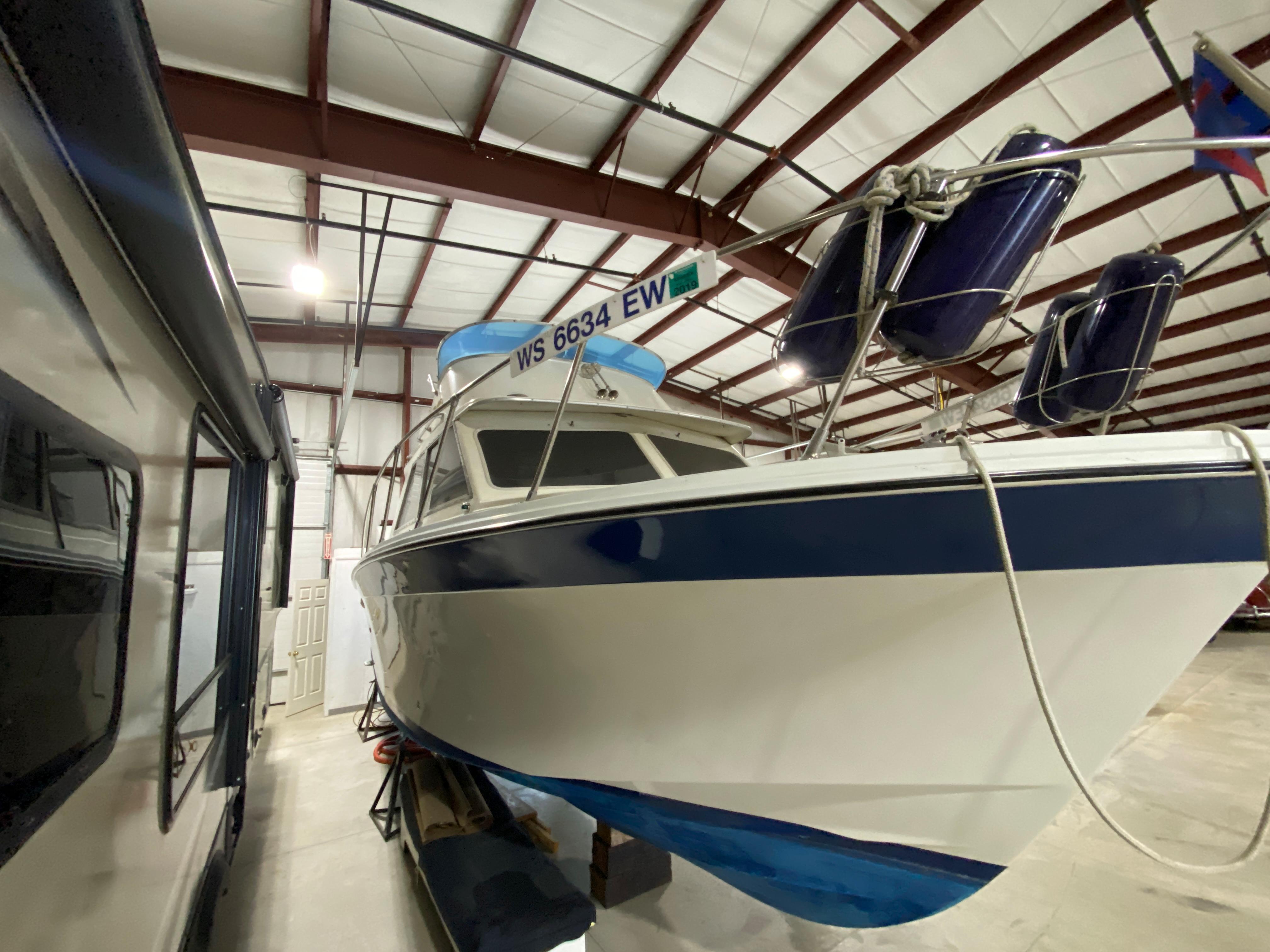 1973 Uniflite 28 Mega Barche convertibili in vendita- YachtWorld