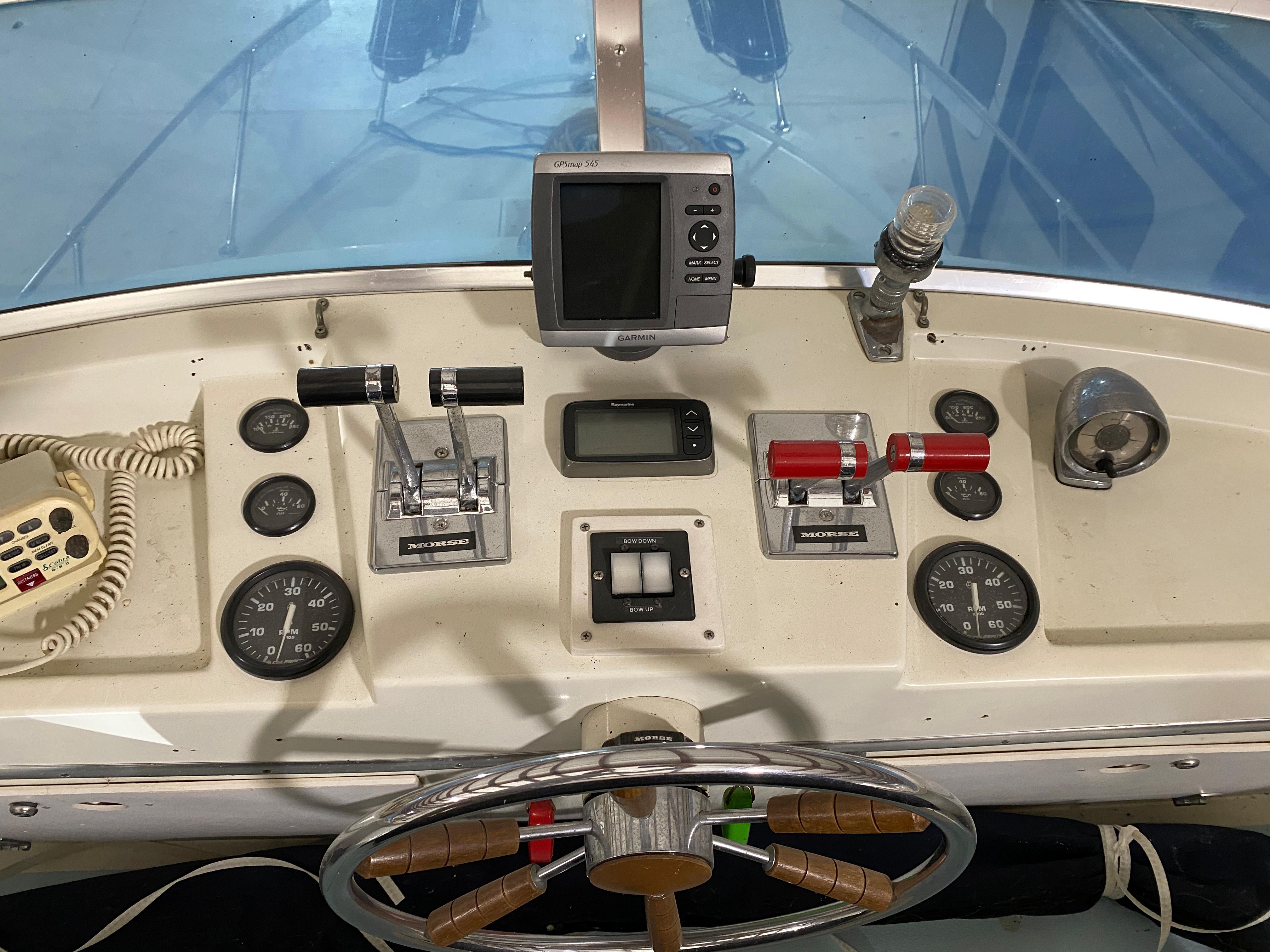 1973 Uniflite 28 Mega Barche convertibili in vendita- YachtWorld