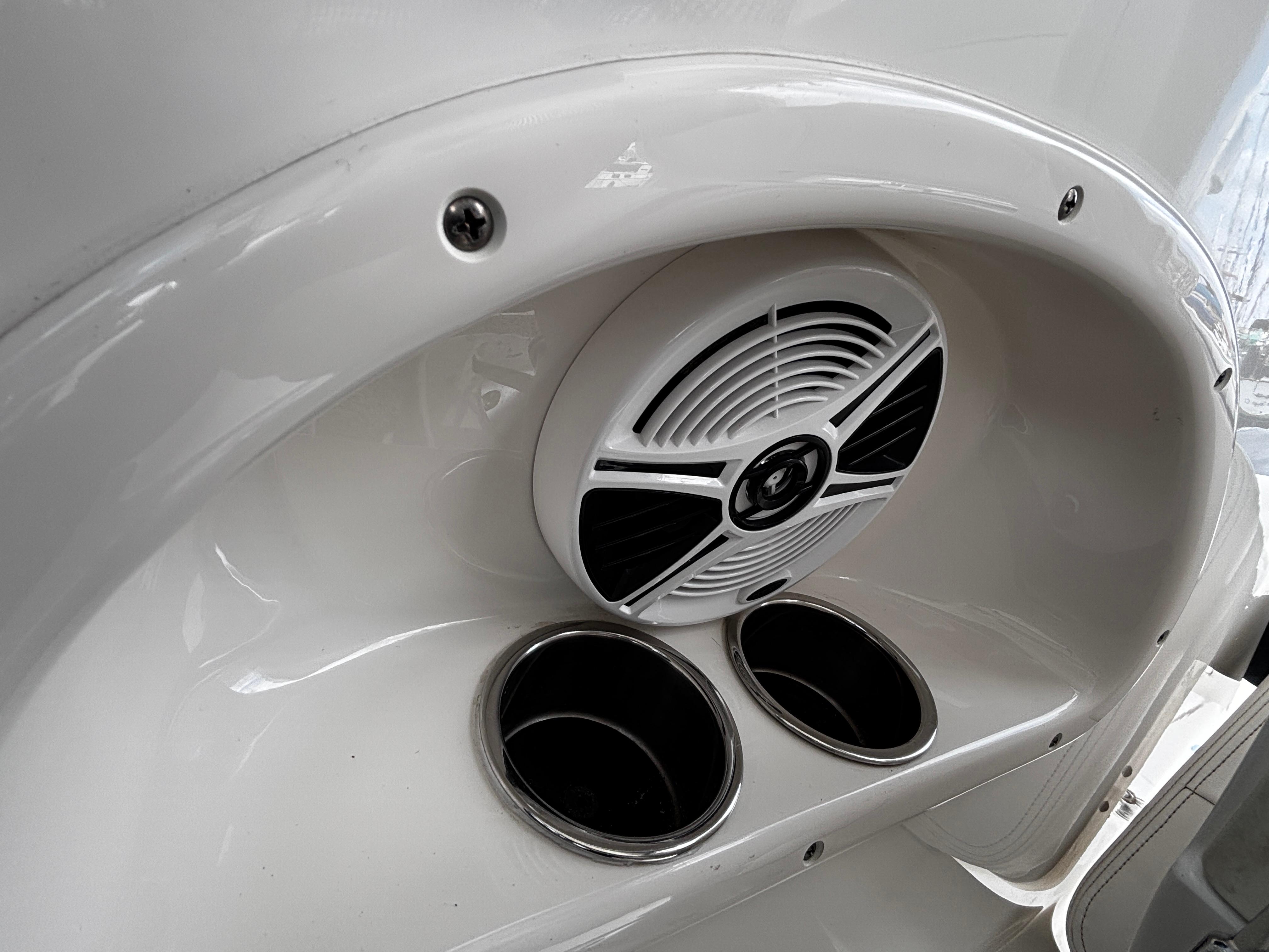 2015 Robalo R305 Walkaround Kahytt til salgs- YachtWorld