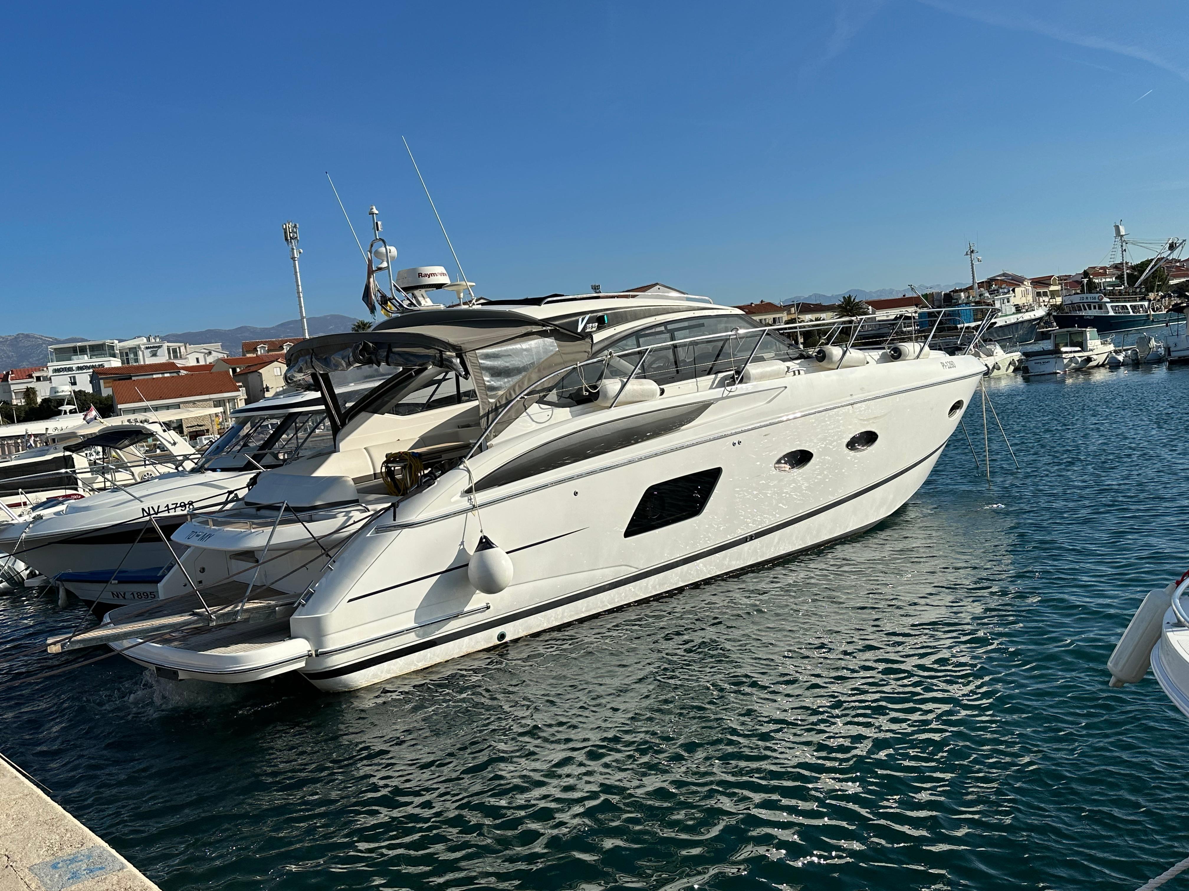 2015 Princess V39 Cruiser for sale - YachtWorld