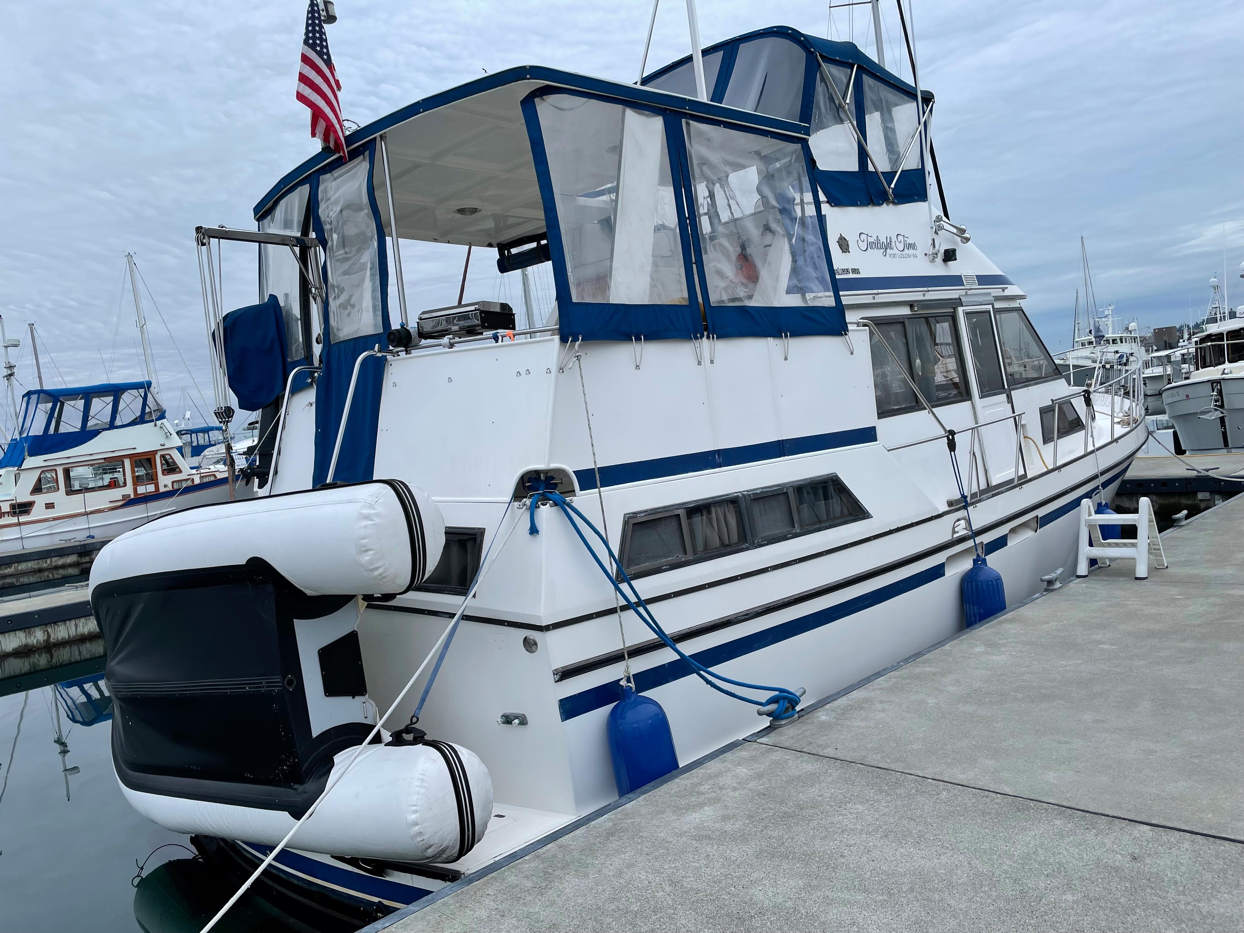 1985 Golden Star 38 Flybridge Sundeck Trawler Yacht a motore in vendita ...
