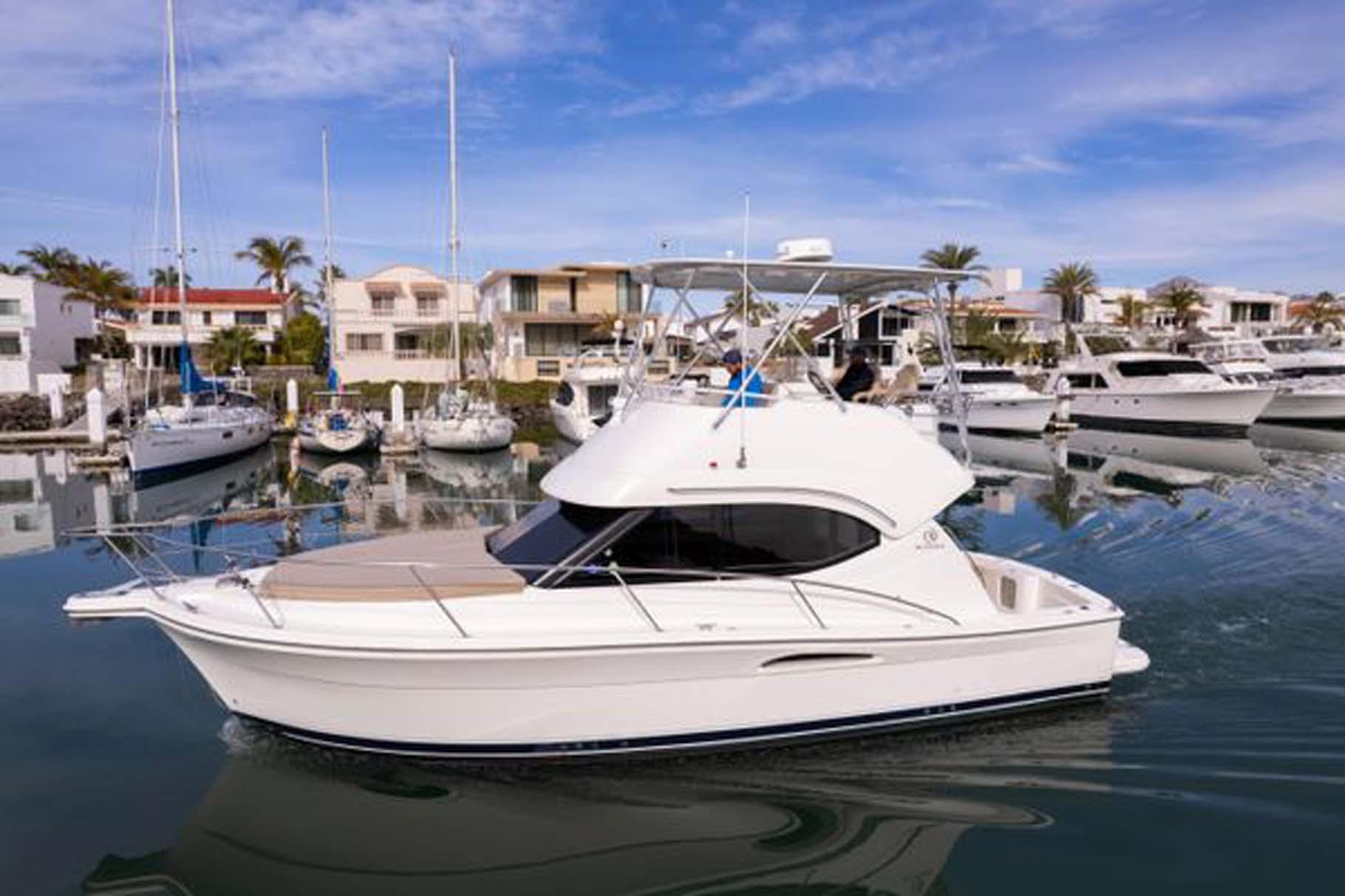 2006 Riviera 33 Flybridge Convertible for sale - YachtWorld