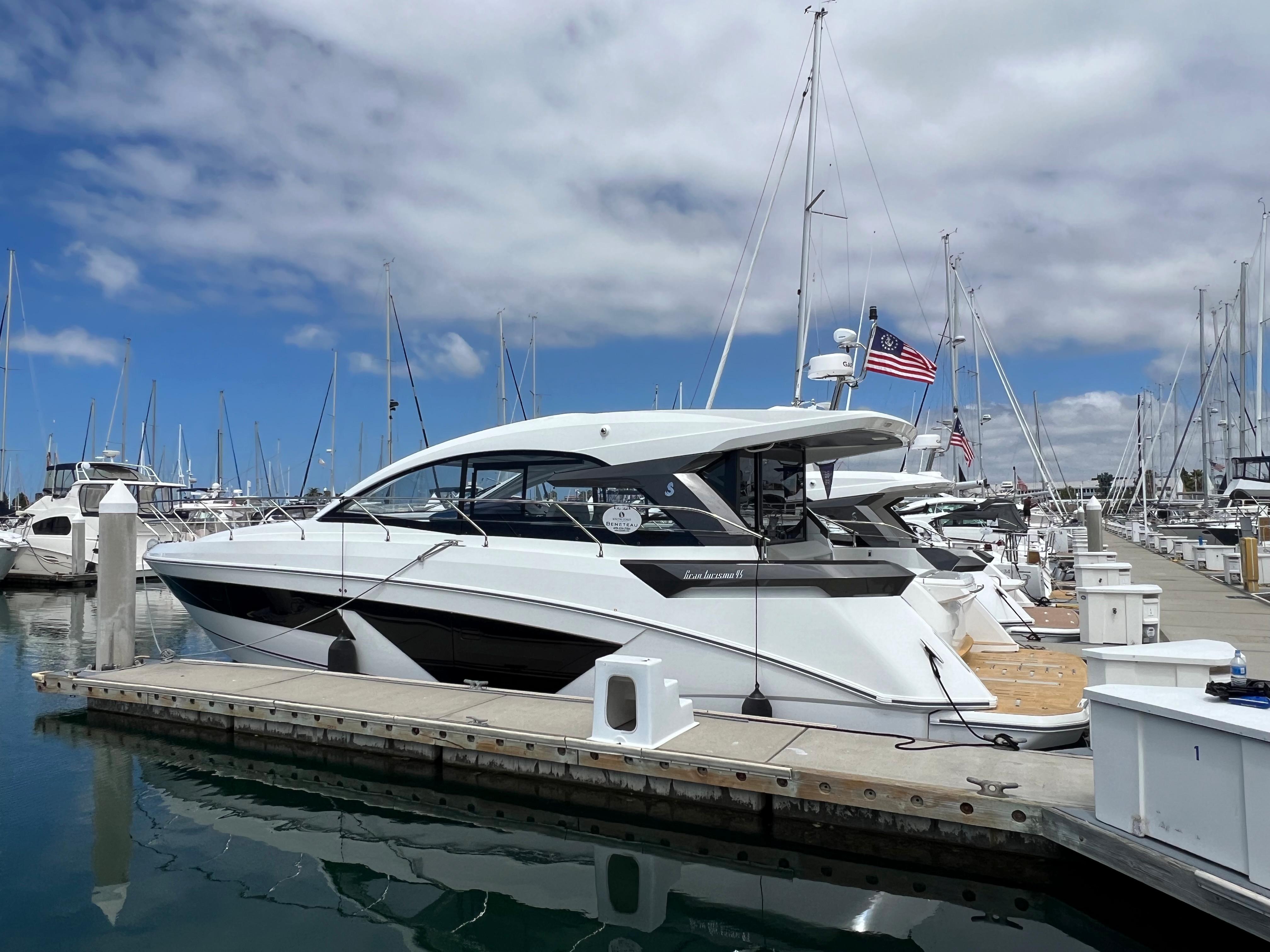 2023 Beneteau Gran Turismo 45 Express Cruiser for sale - YachtWorld