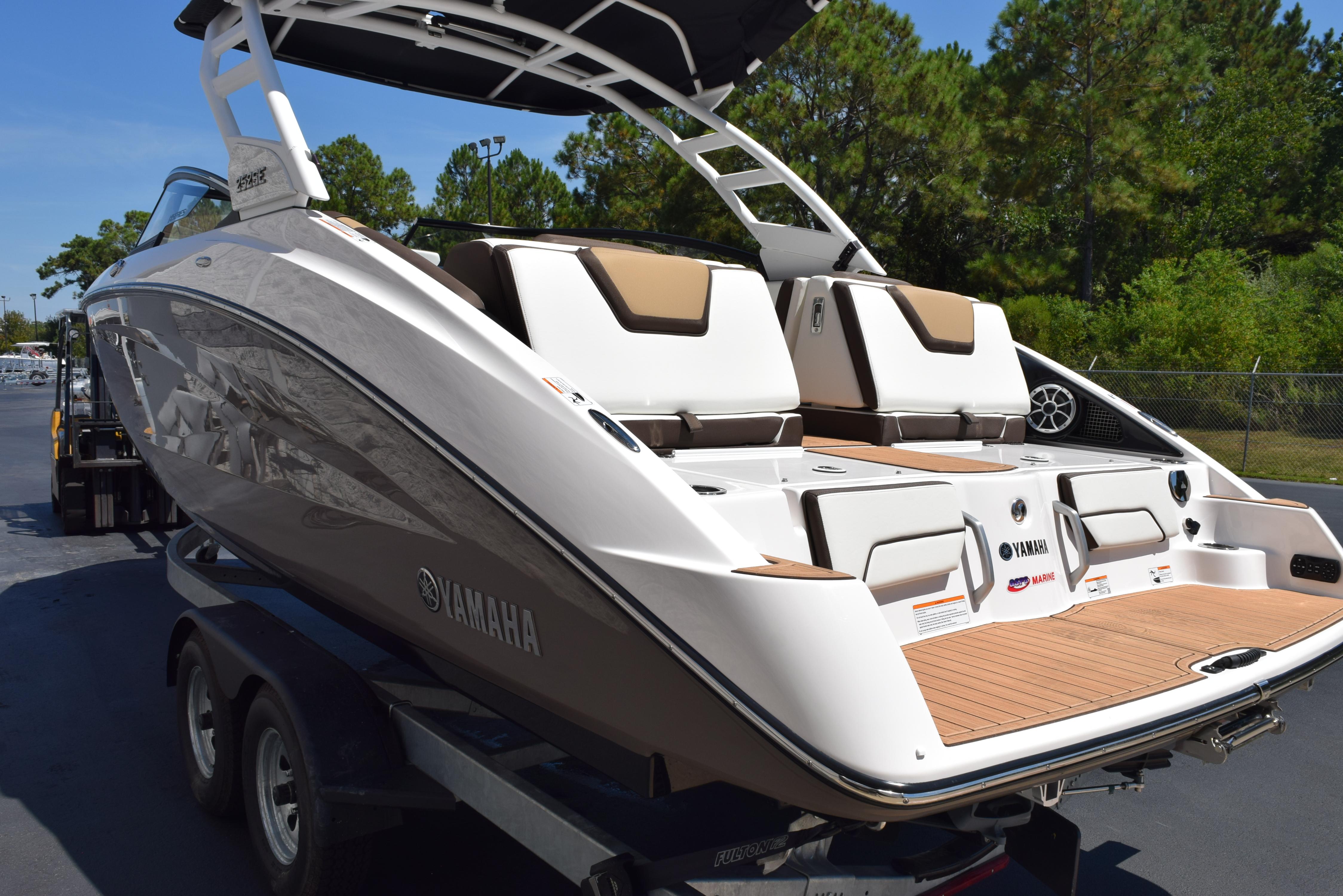 2023 Yamaha Boats 252SE Jetboot Kaufen - YachtWorld