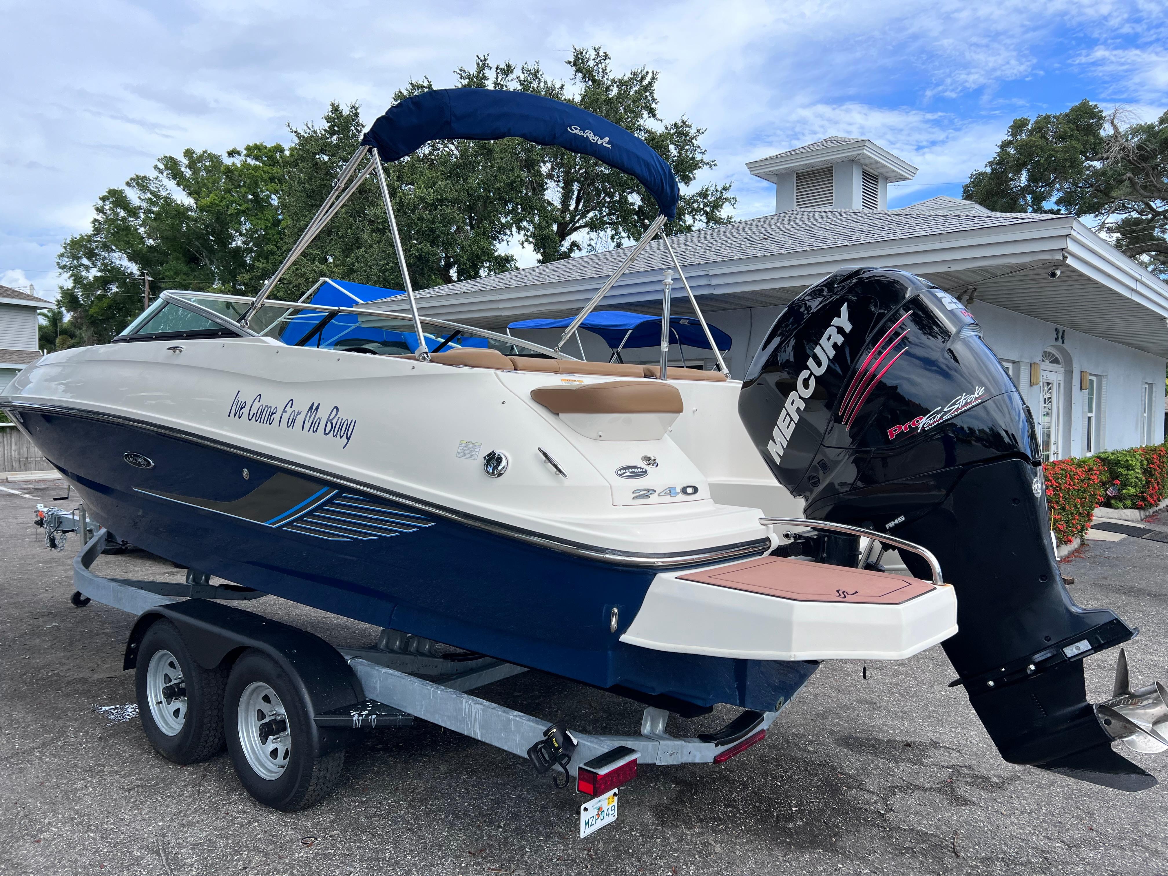 2015 Sea Ray 240 Sundeck Outboard Deck for sale - YachtWorld