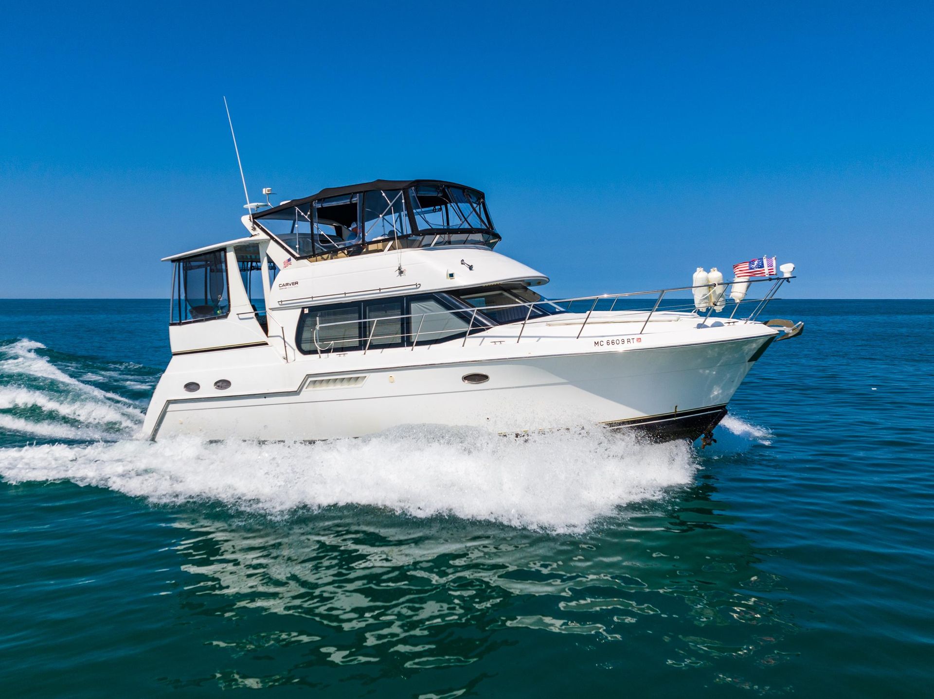 1999 Carver 406 Motor Yacht - Weber Yachts