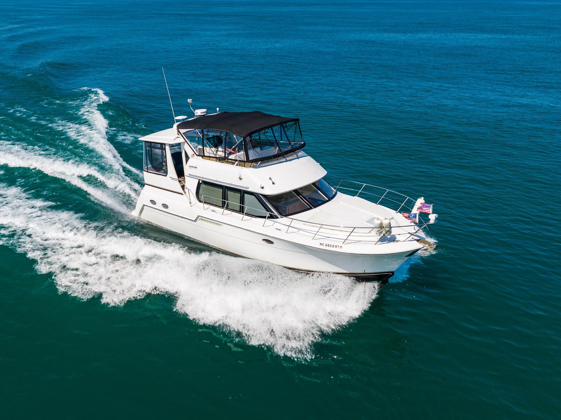 1999 Carver 406 Motor Yacht - Weber Yachts