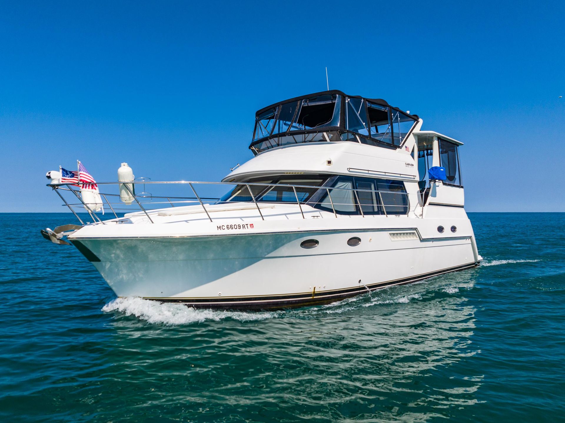 1999 Carver 406 Motor Yacht - Weber Yachts