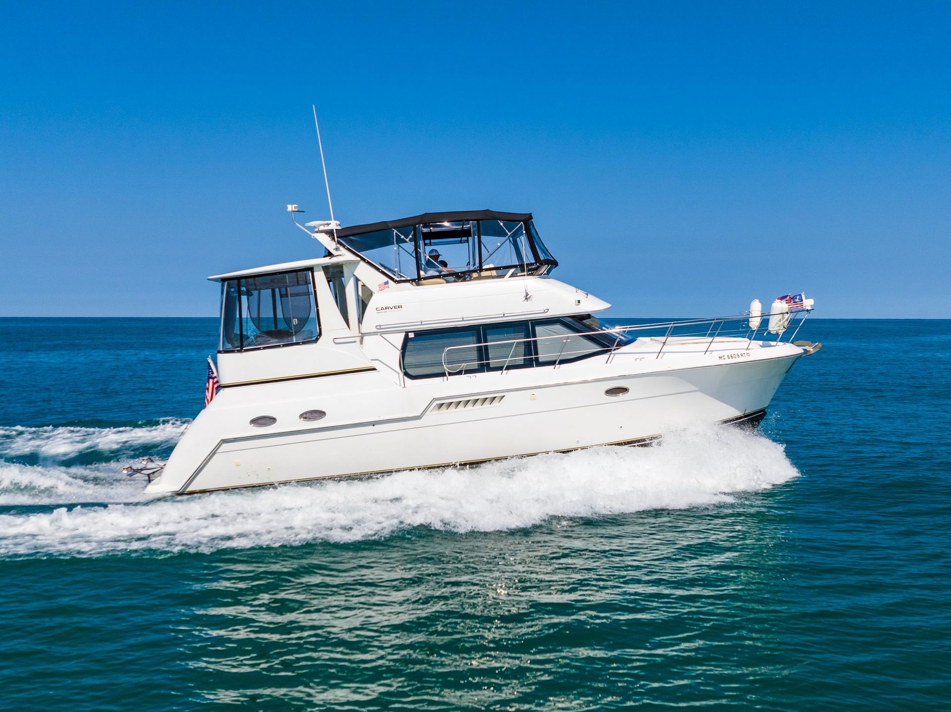 1999 Carver 406 Motor Yacht - Weber Yachts