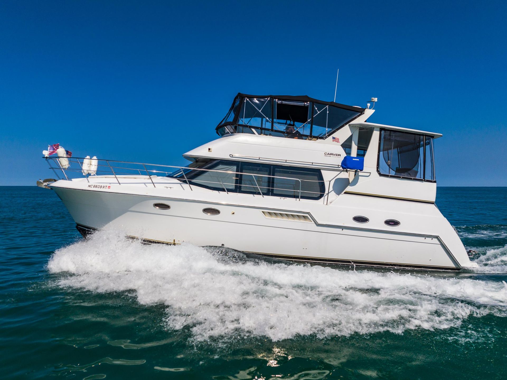 1999 Carver 406 Motor Yacht - Weber Yachts