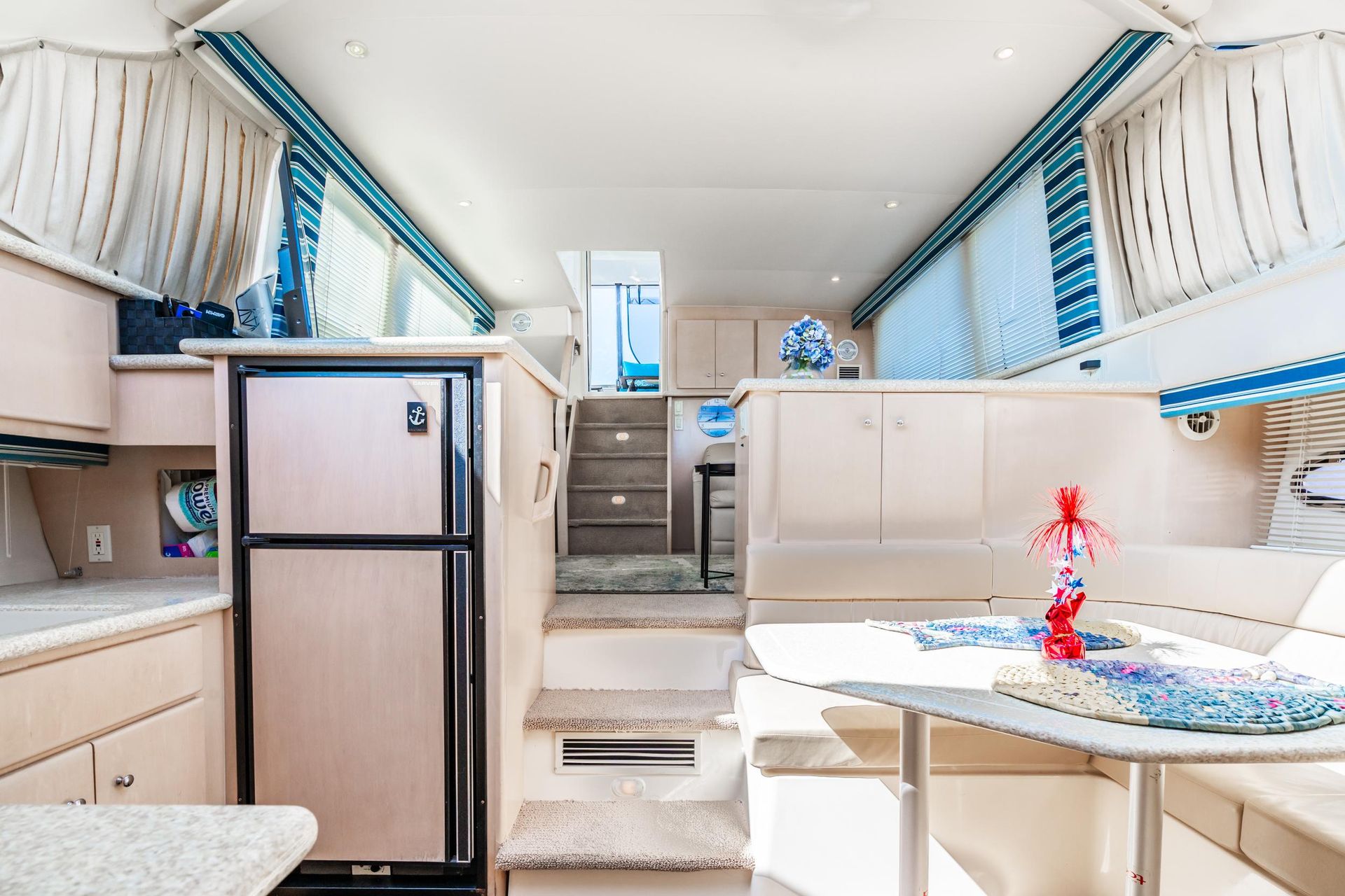 1999 Carver 406 Motor Yacht - Weber Yachts