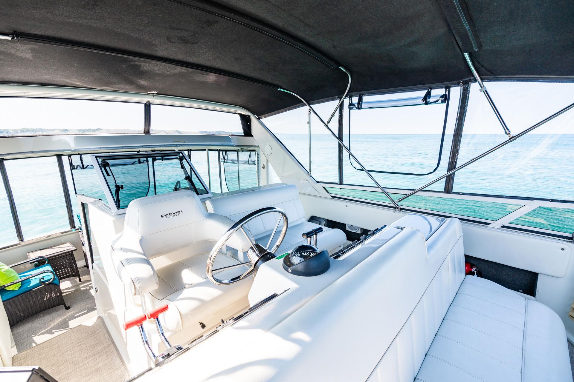 1999 Carver 406 Motor Yacht - Weber Yachts