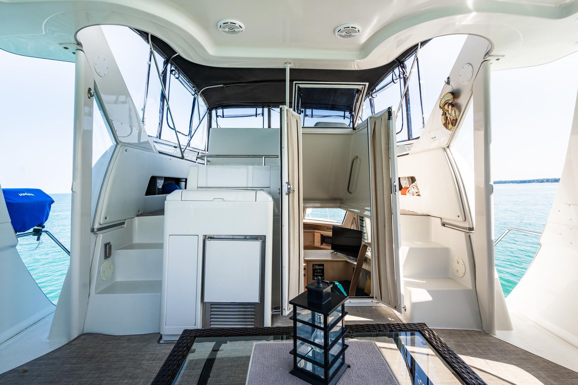 1999 Carver 406 Motor Yacht - Weber Yachts