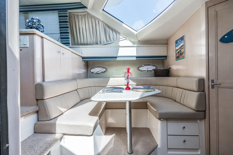 1999 Carver 406 Motor Yacht - Weber Yachts