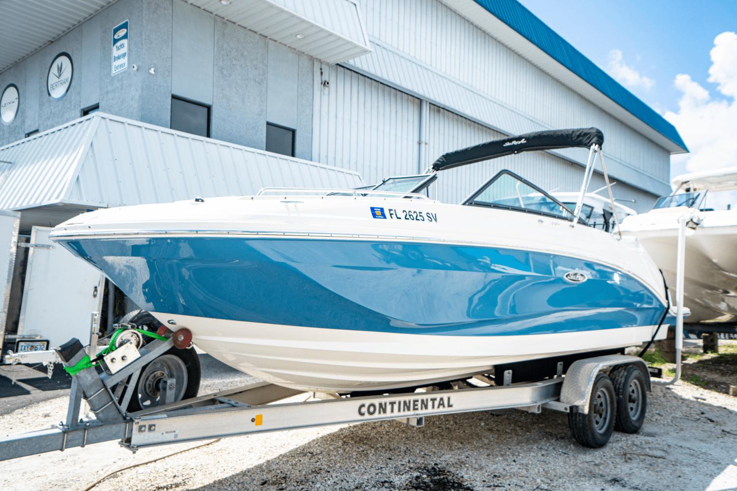 2021 Sea Ray 250 SDX Outboard Dual Console for sale - YachtWorld