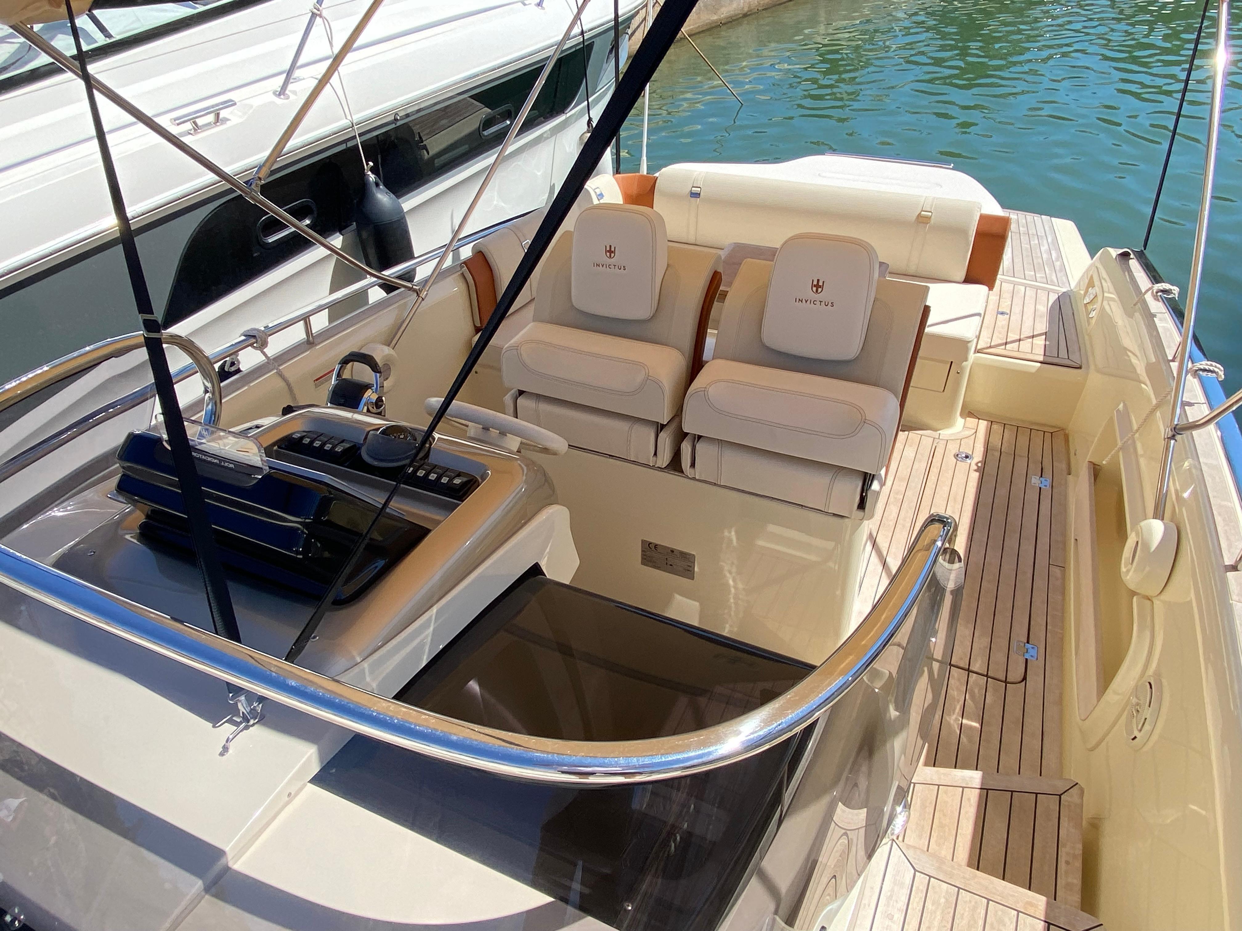 2021 Invictus 280 GT Centre Console for sale - YachtWorld