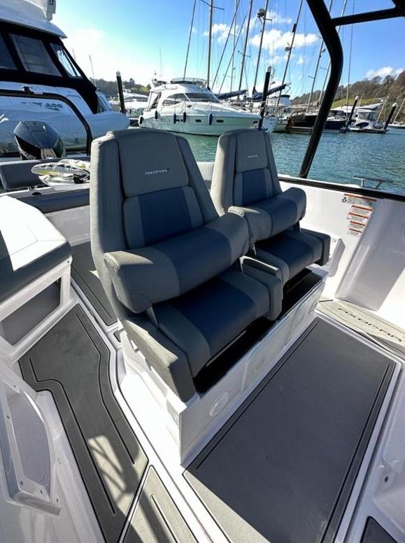 2023 Axopar 25 Cross Top Cuddy Cabin Kaufen - YachtWorld