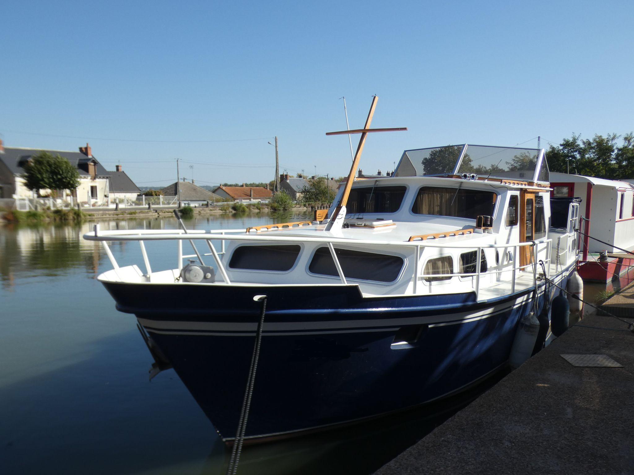 Used 1976 Motorkruiser Motor Cruiser 32 - 30 - Gard | TopBoats