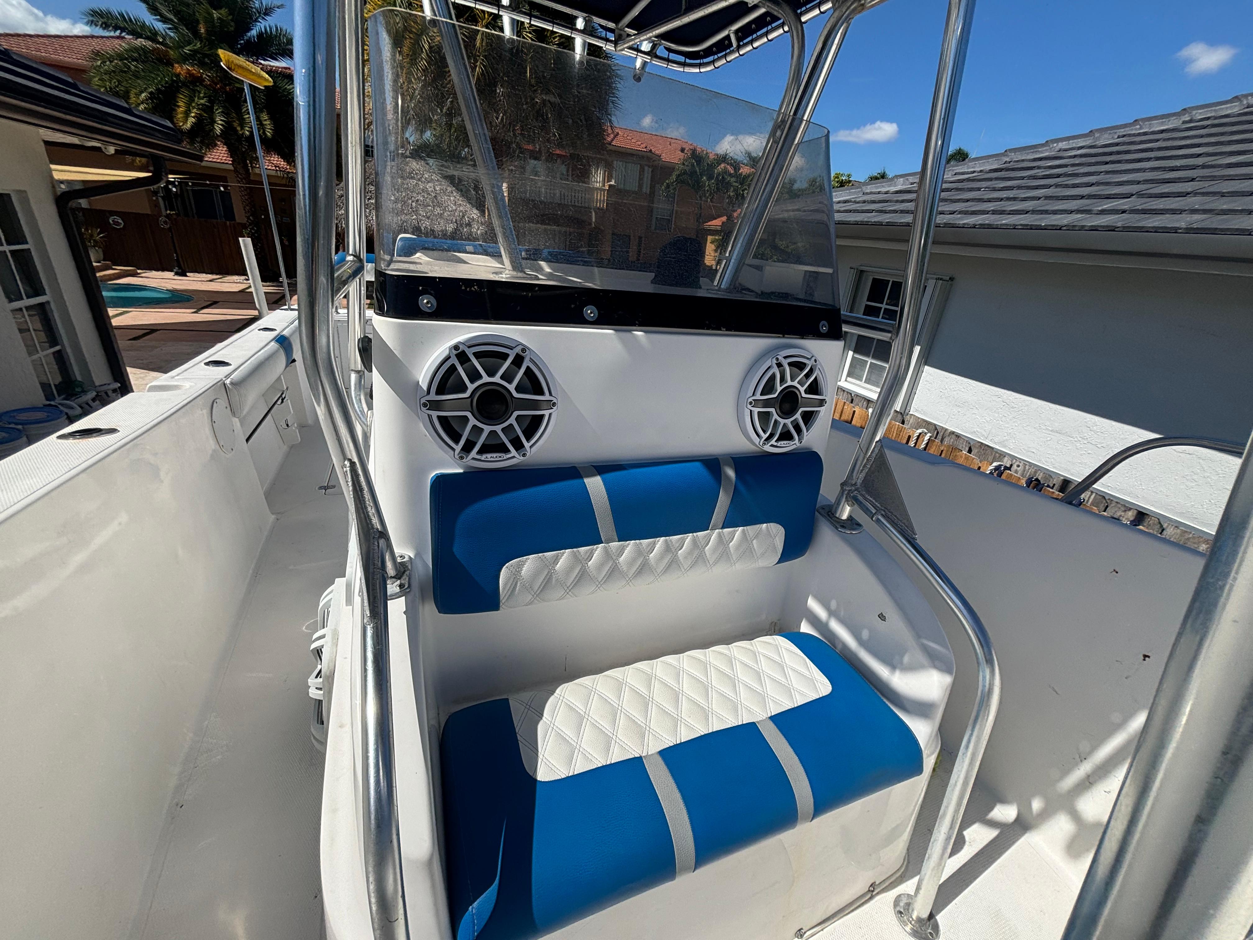 2001 Cobia 274 Center Console Zoutwater vissersboten te koop- YachtWorld