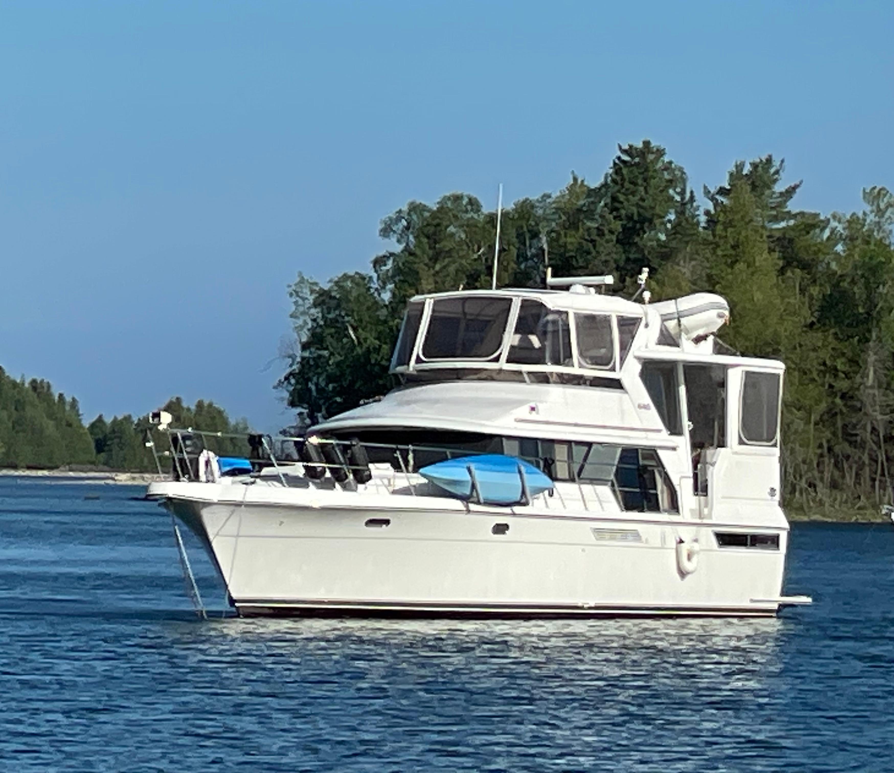 1996 Carver 440 Aft Cabin Motor Yacht Moottorijahdit myytävät - YachtWorld