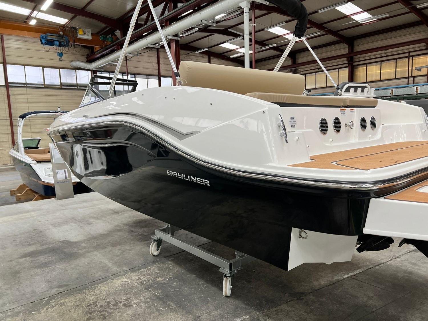 Bayliner DX 2050 Neu in Haute-Savoie ( 74 ) - iNautia