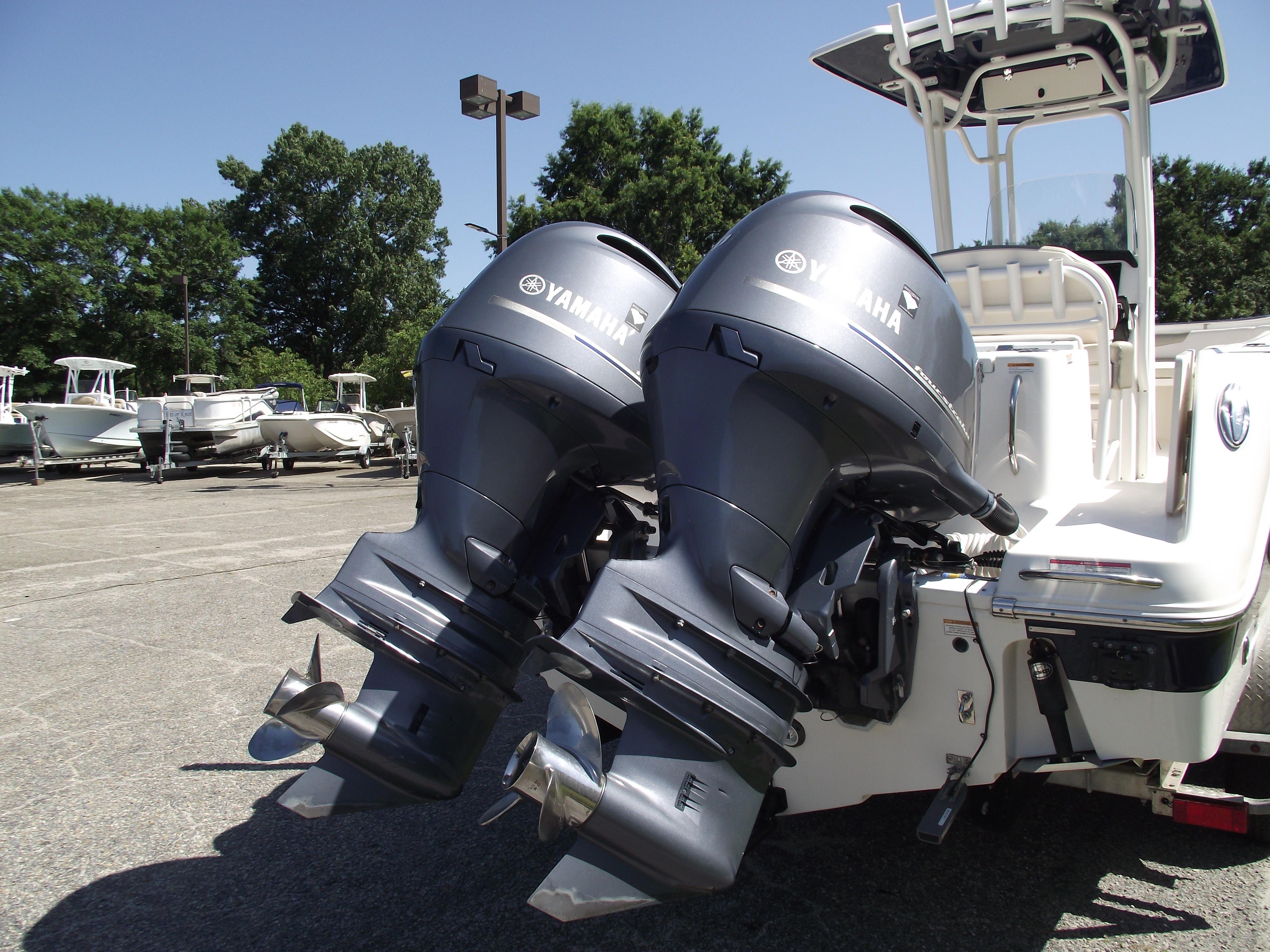 2017 Robalo R242 Center Console Center Console for sale - YachtWorld