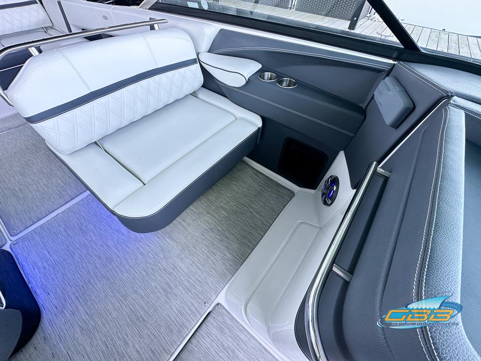 2018 Regal 2800 Bowrider Bowrider for sale - YachtWorld