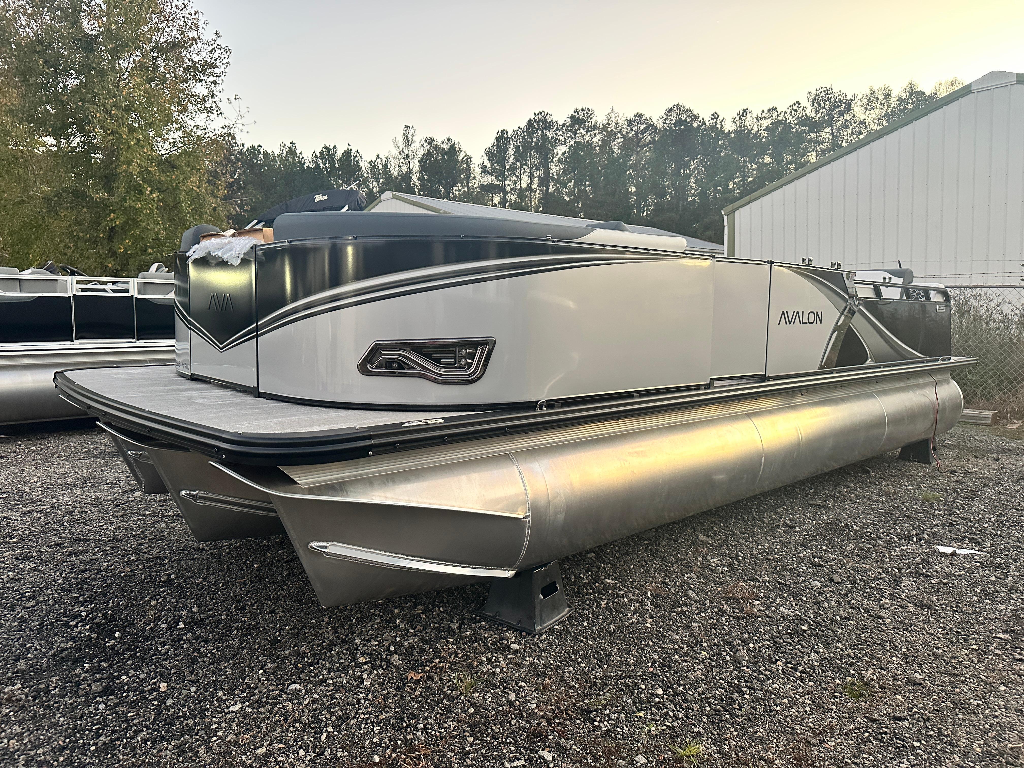 2025 Avalon LSZ Versatile Rear Lounger Pontonboten te koop- YachtWorld