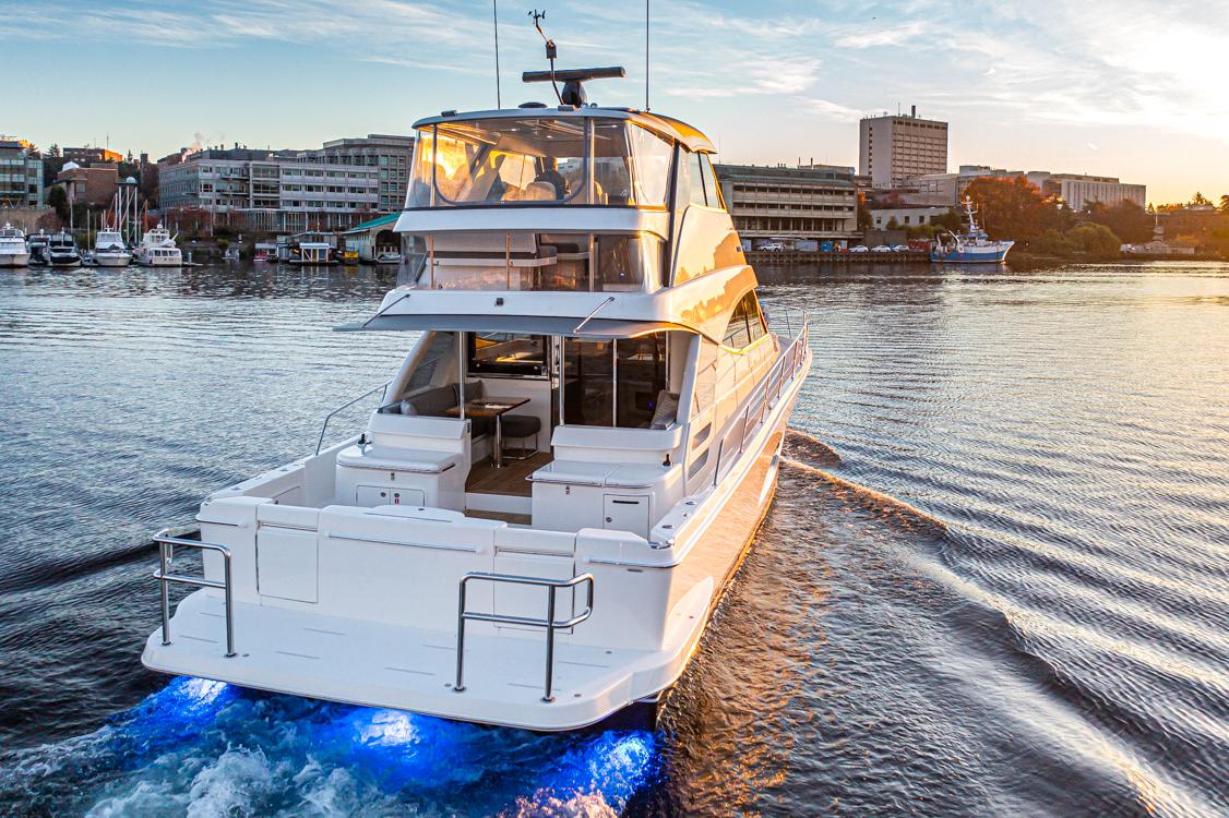 2024 Riviera 50 Sports Motor Yacht Flybridge boten te koop- YachtWorld