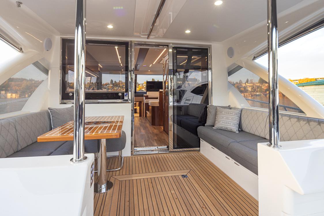 2024 Riviera 50 Sports Motor Yacht Flybridge boten te koop- YachtWorld