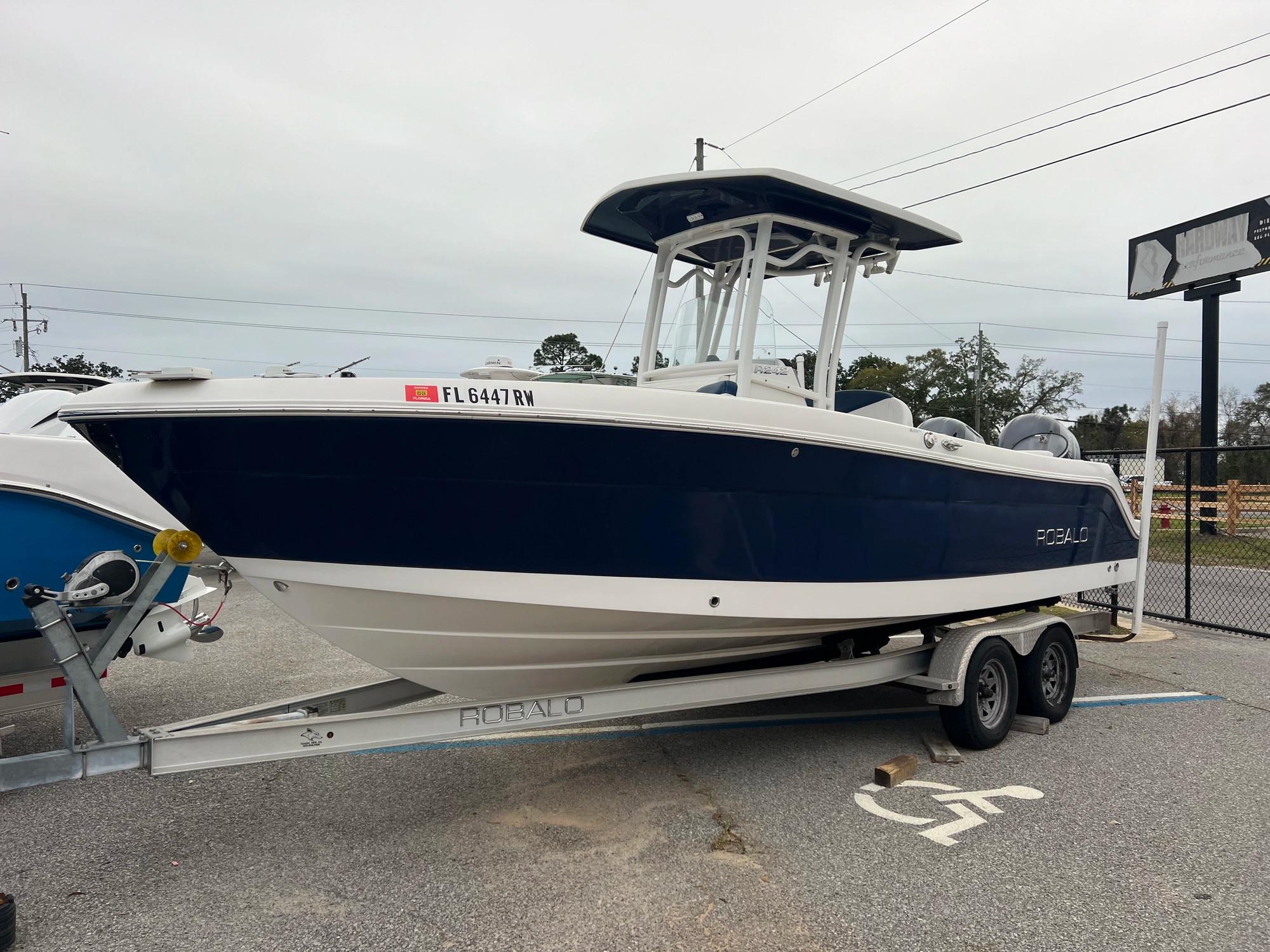 2019 Robalo 242 CC Center Console for sale - YachtWorld