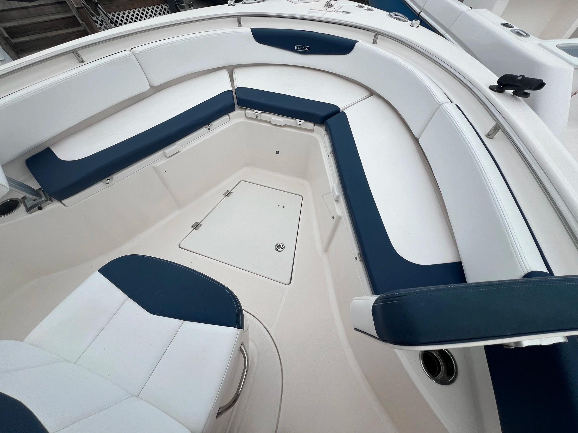 2019 Robalo 242 CC Center Console for sale - YachtWorld