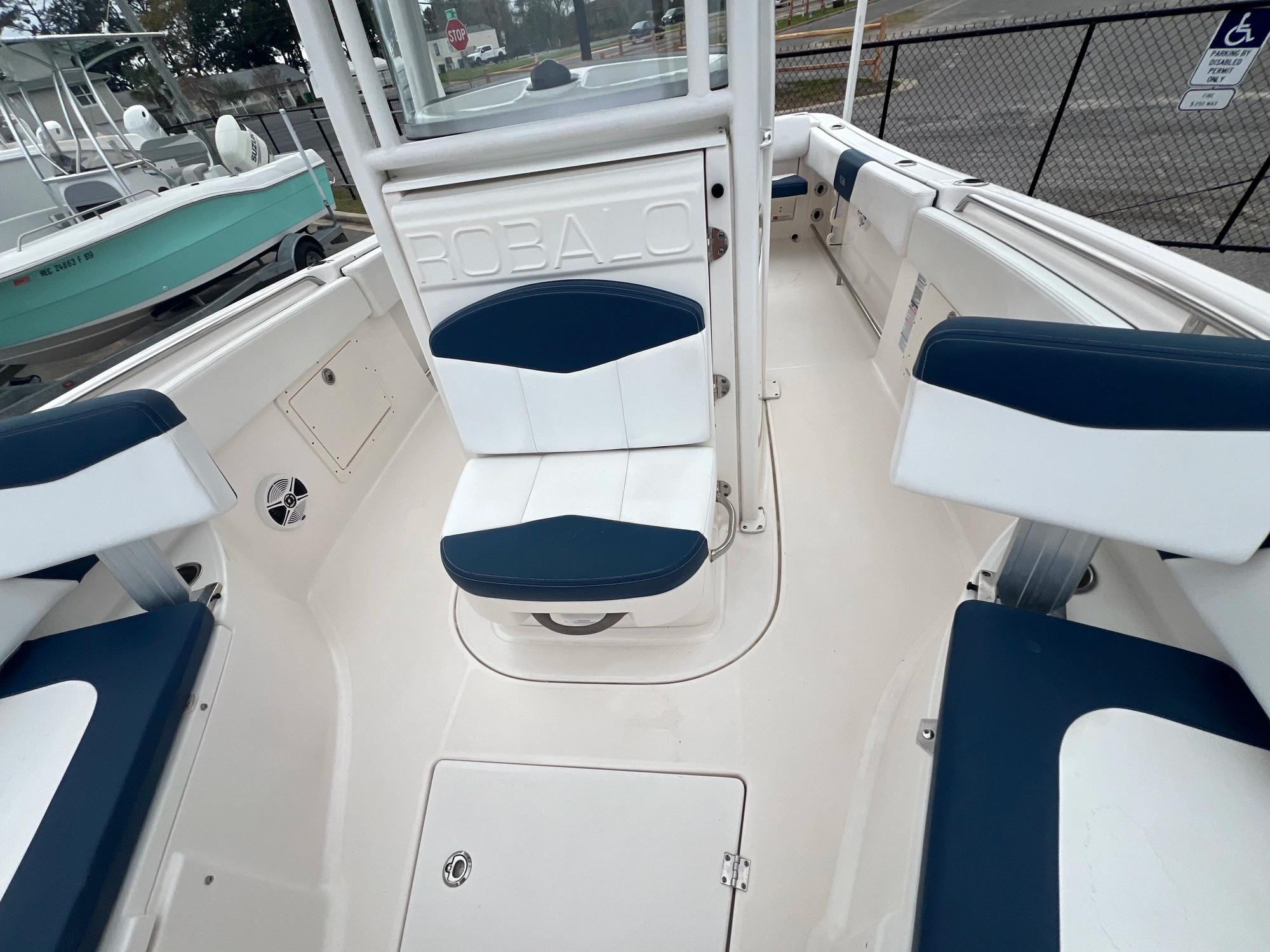 2019 Robalo 242 CC Center Console for sale - YachtWorld