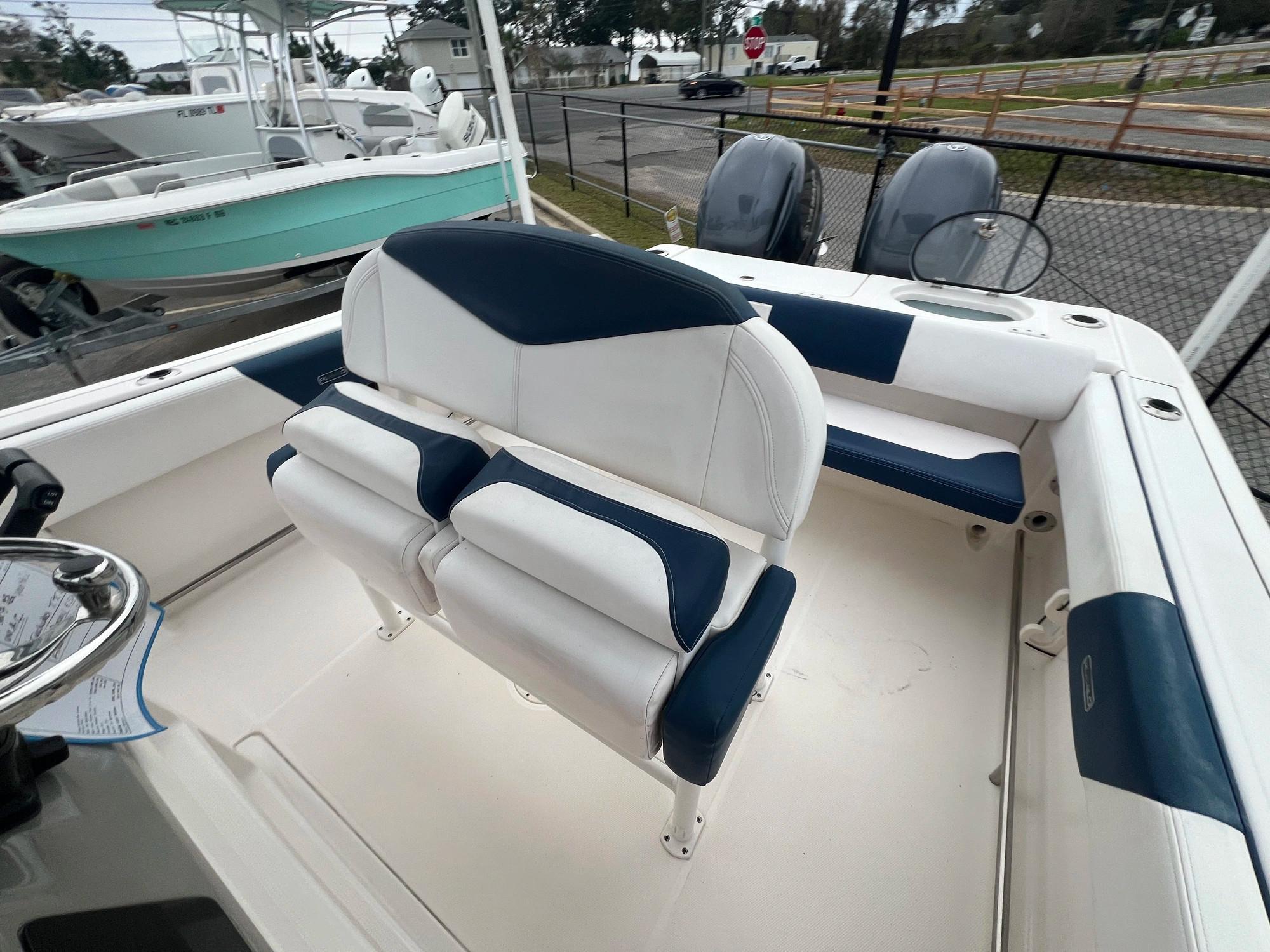 2019 Robalo 242 CC Center Console for sale - YachtWorld