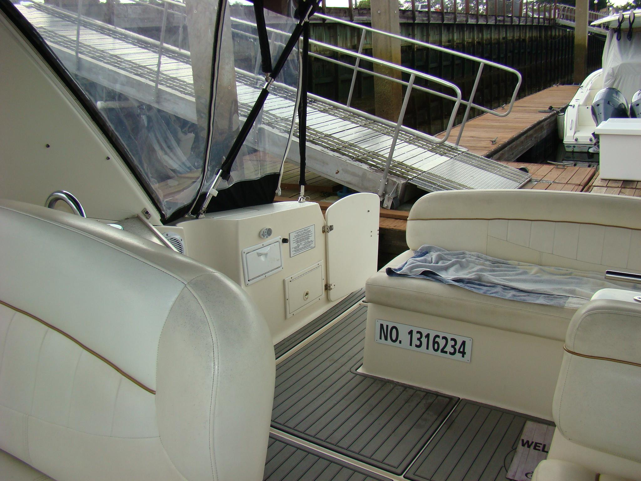 2002 Rinker 342 Fiesta Vee Cruiser for sale - YachtWorld