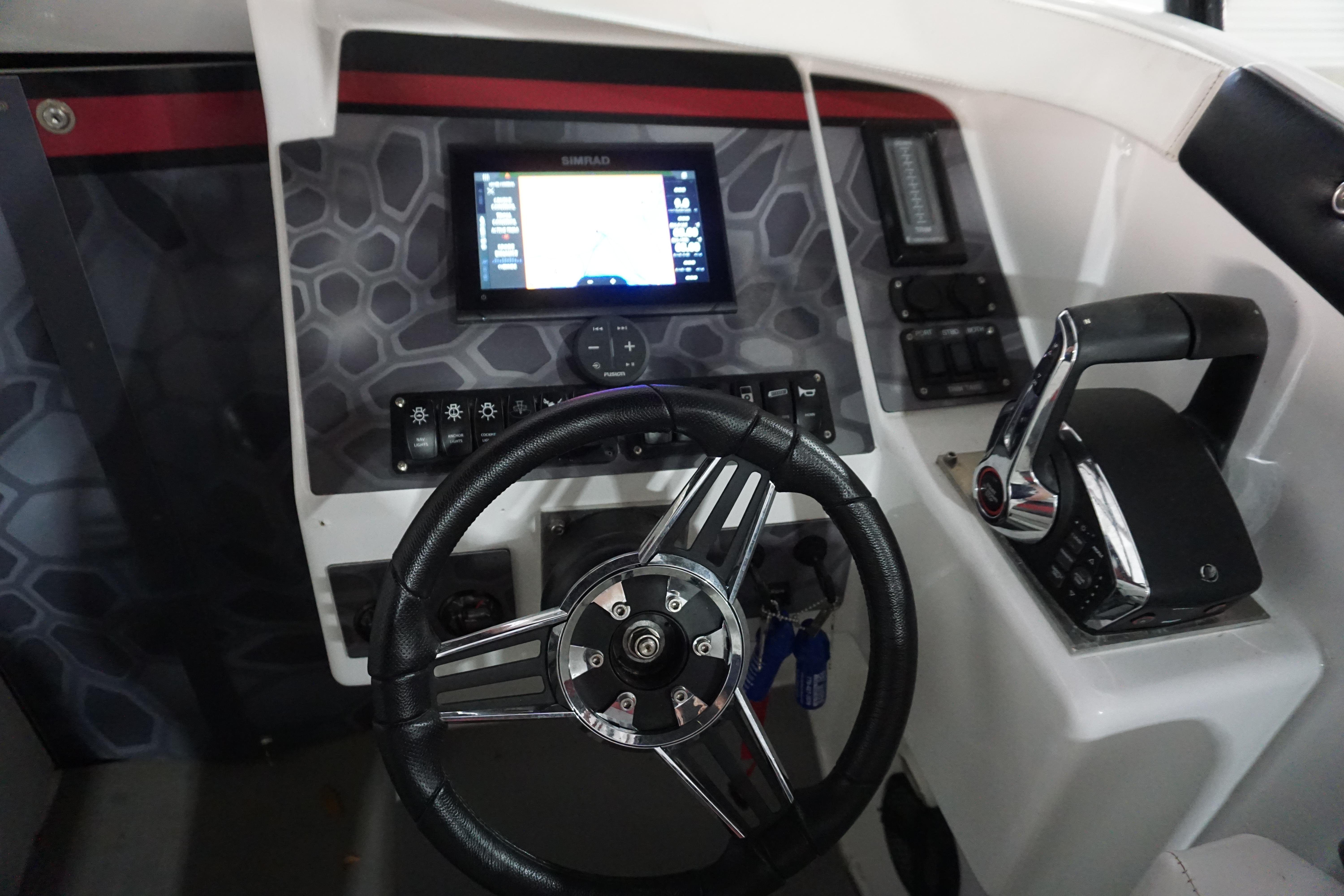 1998 Active Thunder 32 CC High Performance for sale - YachtWorld