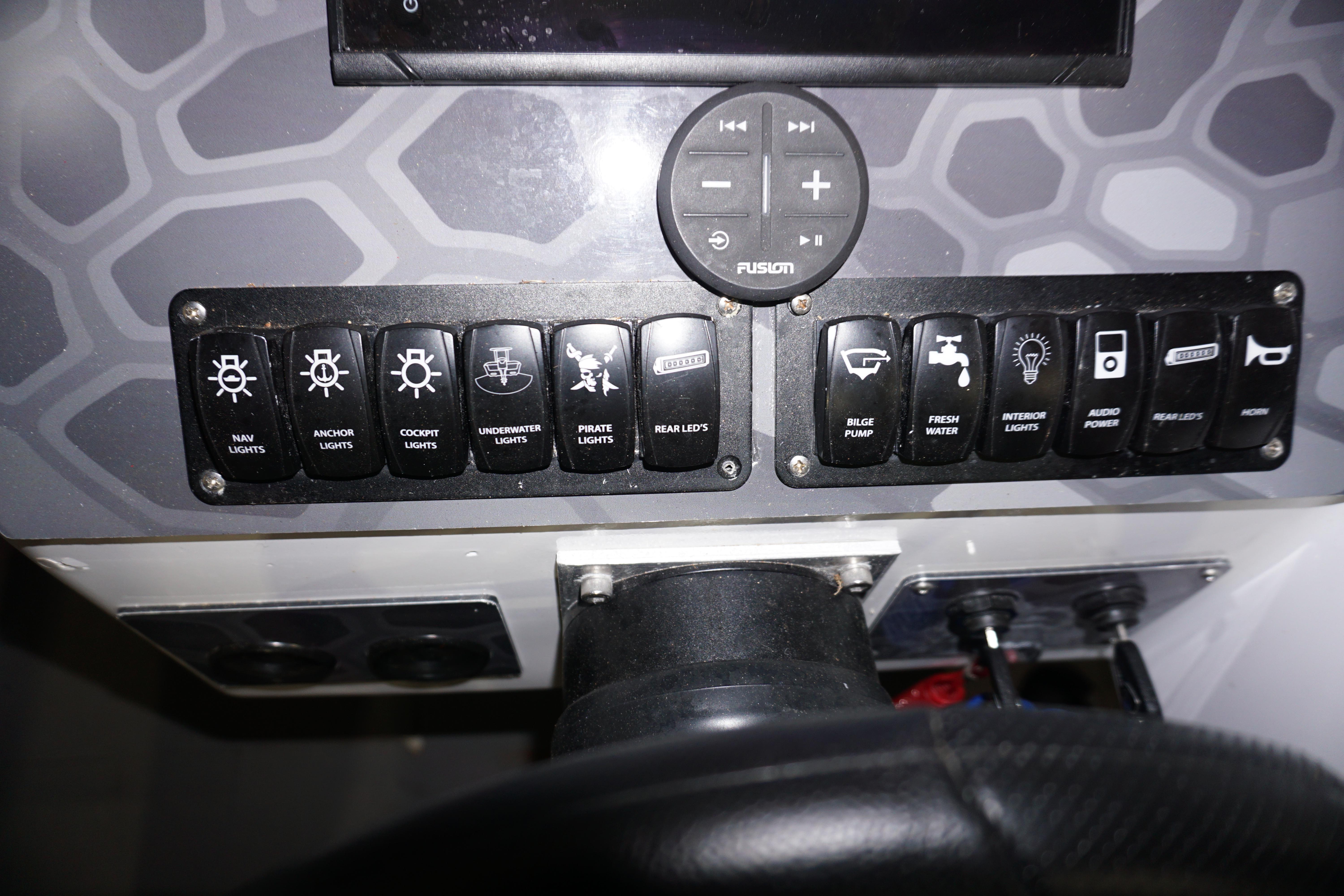 1998 Active Thunder 32 CC High Performance for sale - YachtWorld