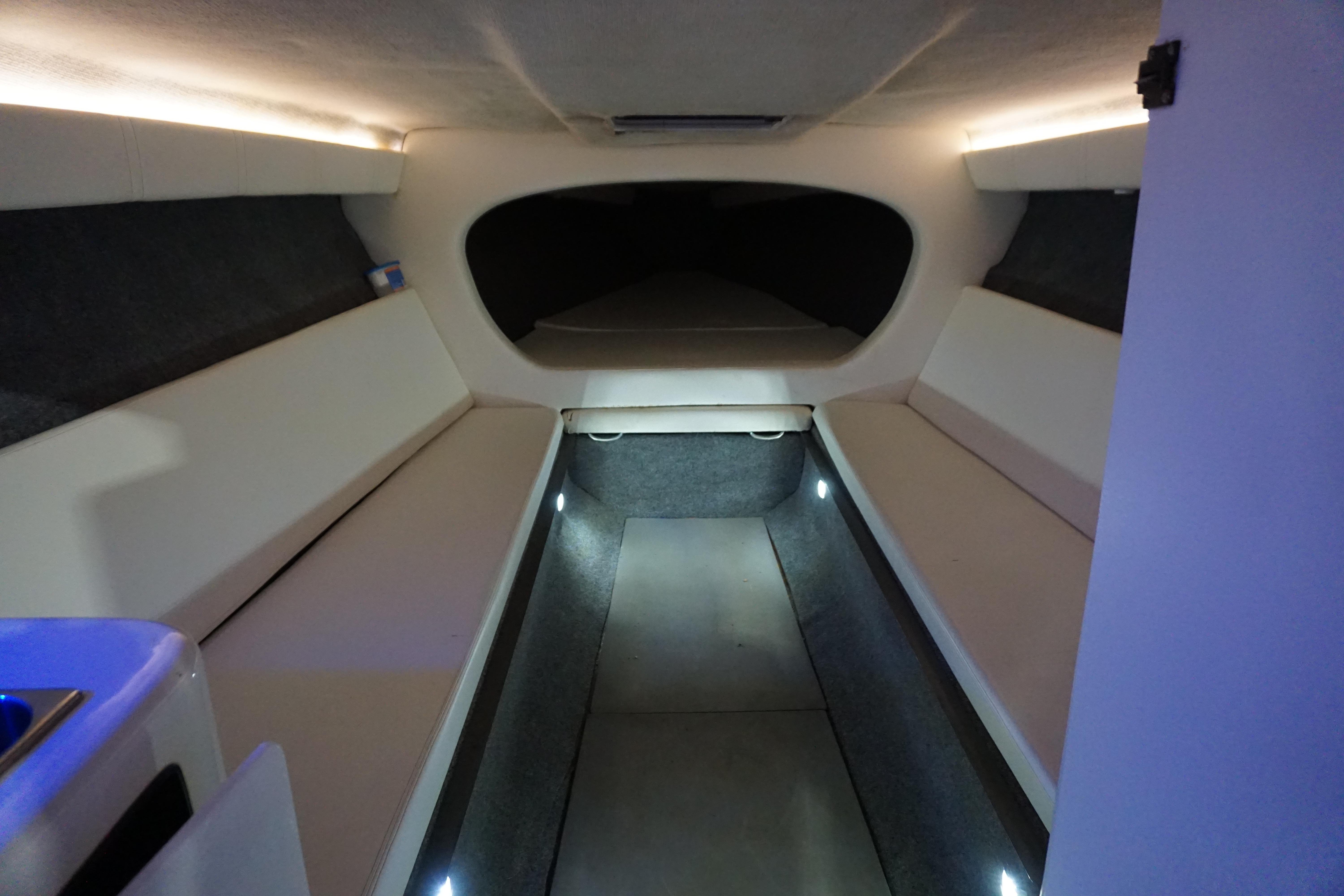 1998 Active Thunder 32 CC High Performance for sale - YachtWorld