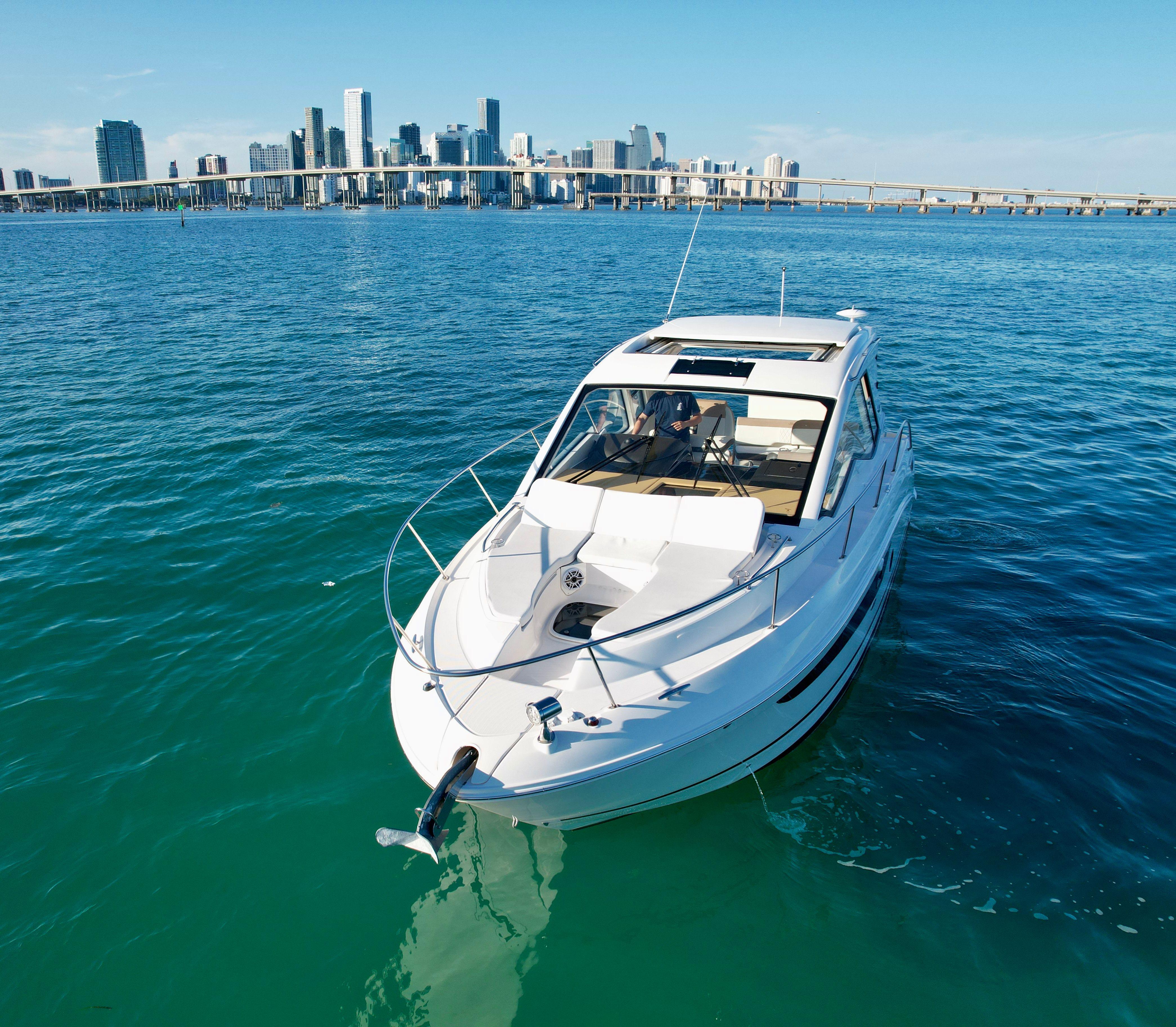 2018 Sea Ray 350 Sundancer Motorcruiser Kaufen - YachtWorld