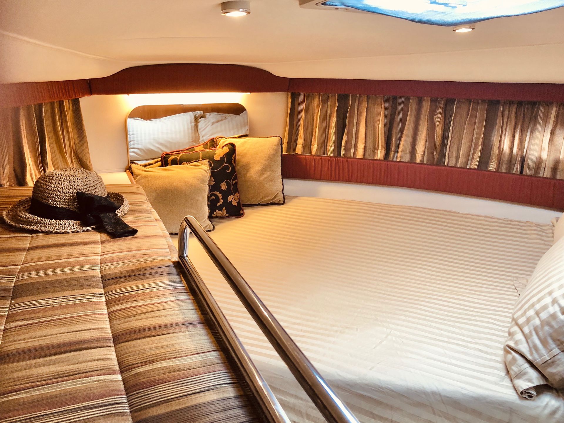 2001 Carver 356 Motor Yacht - Weber Yachts