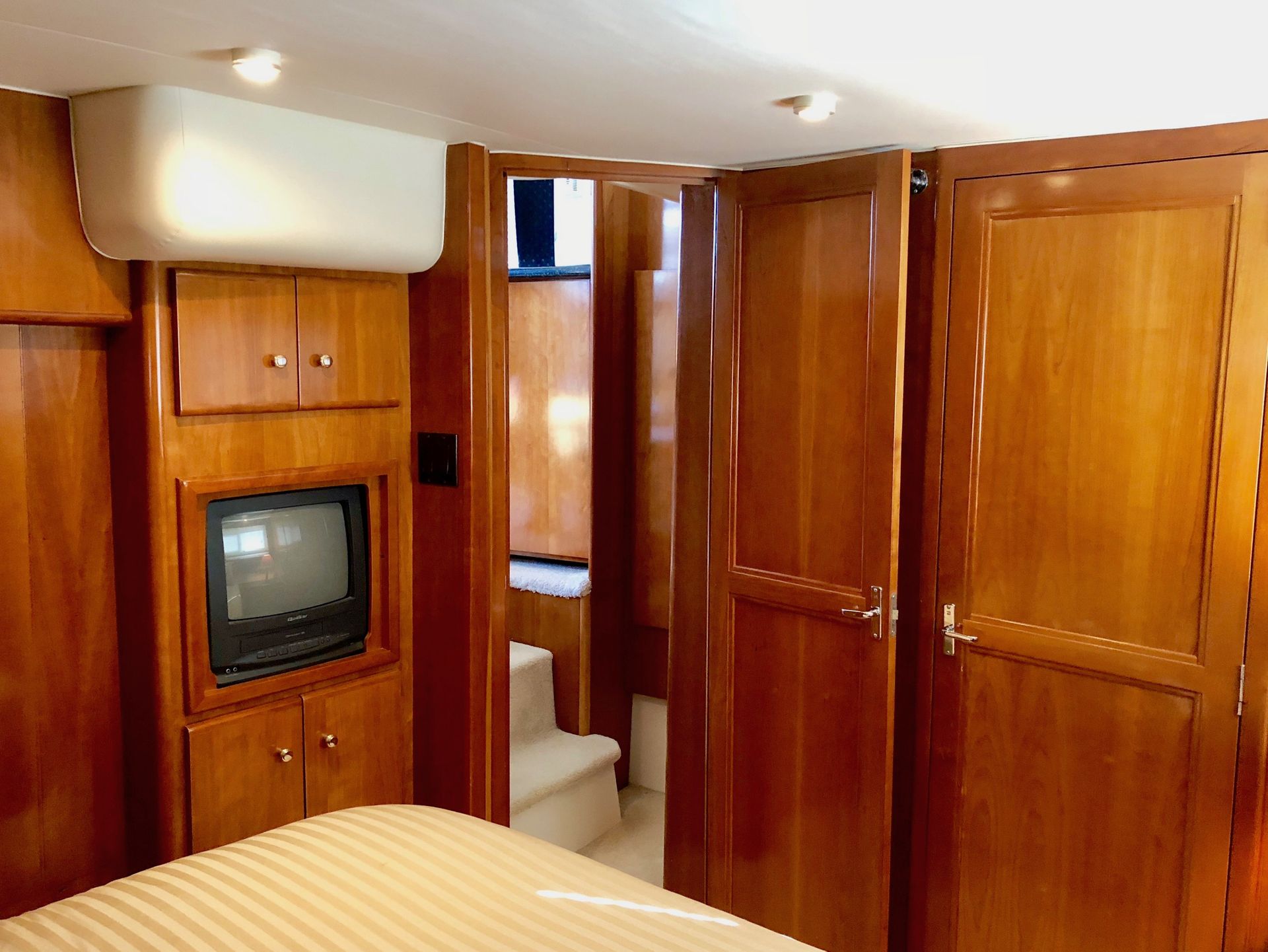 2001 Carver 356 Motor Yacht - Weber Yachts